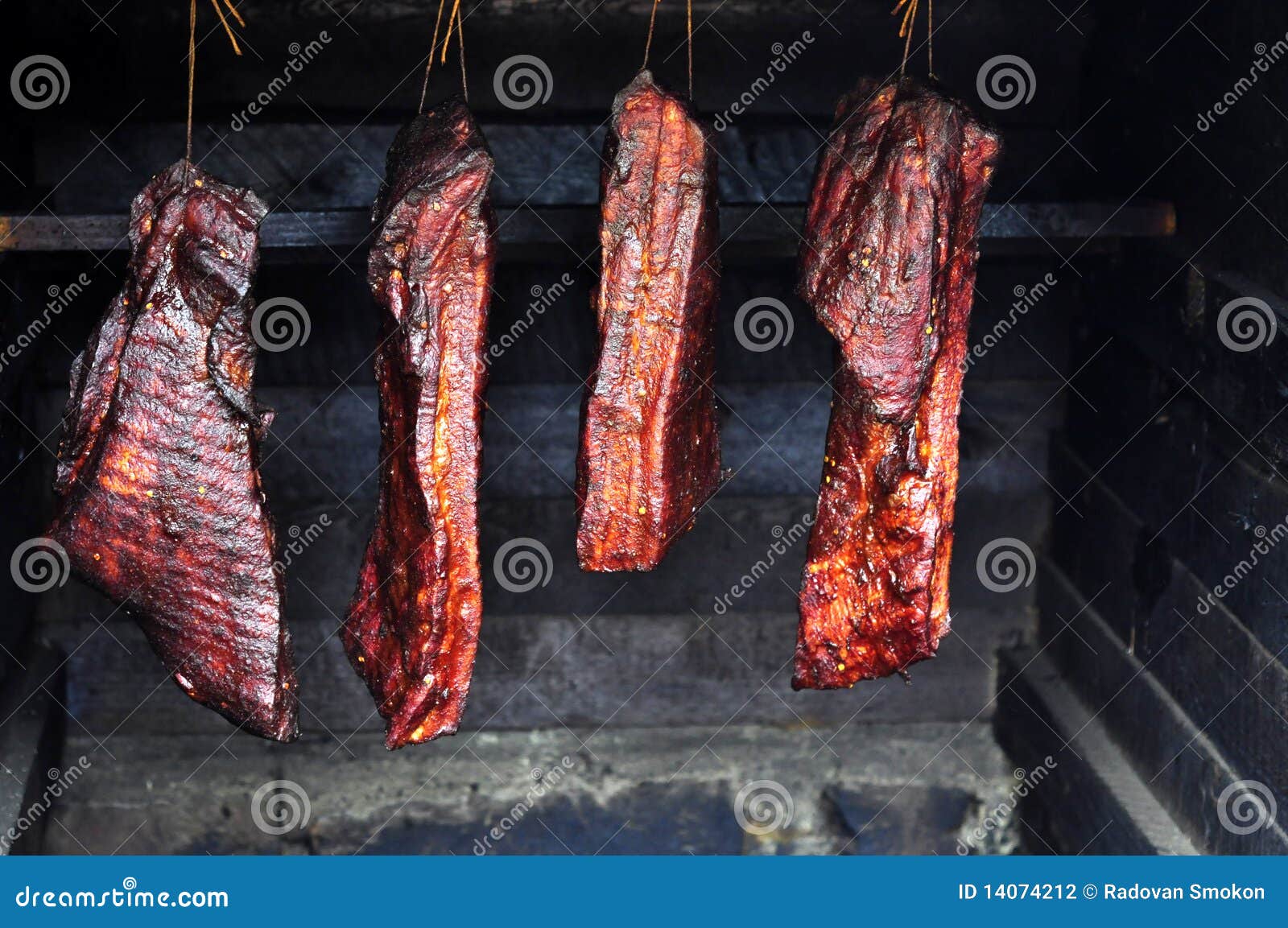 Carne fumada foto de archivo. Imagen de fumador, cena - 14074212