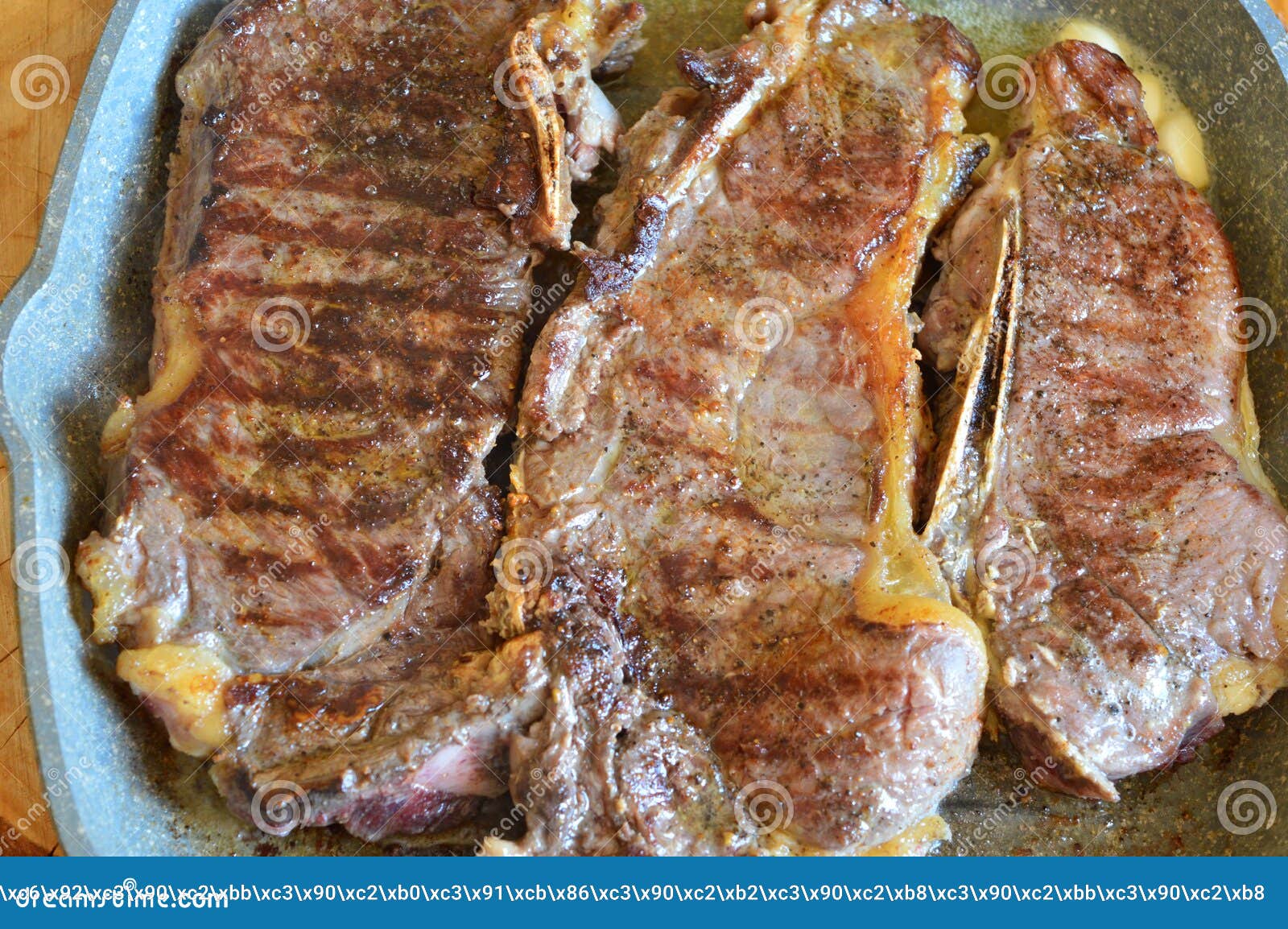 Carne grelhada e alho foto de stock. Imagem de fundo - 182160052