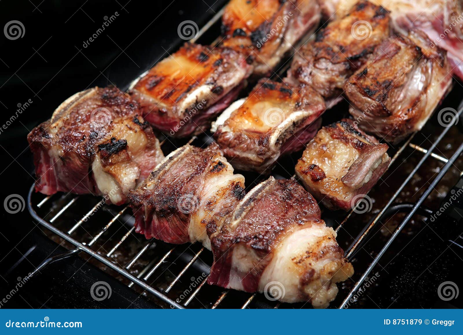 Carne preparada en el Bbq imagen de archivo. Imagen de enorme - 8751879