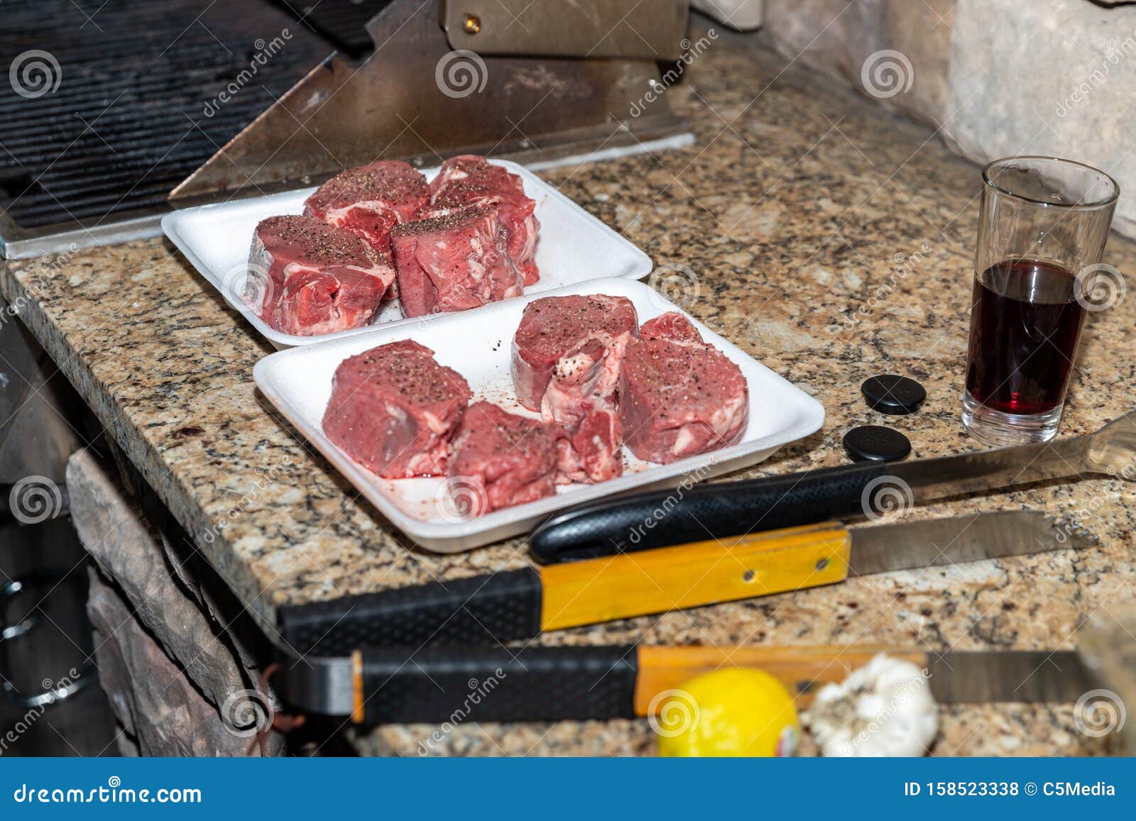 Carne preparada para asar foto de archivo. Imagen de cena - 158523338