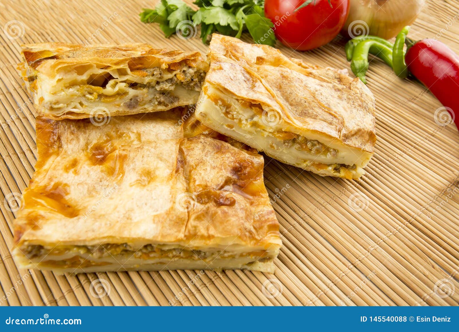 Carnes E Queijos De Pasta Recheada, De Queijo, Borek, Serviam-nos ...