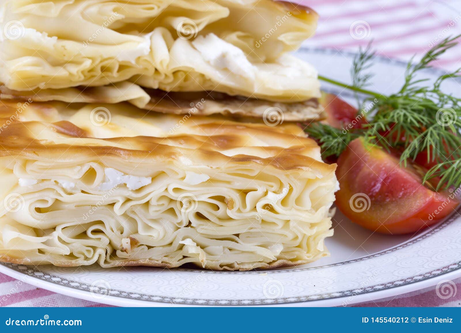 Carnes E Queijos De Pasta Recheada, De Queijo, Borek, Serviam-nos ...