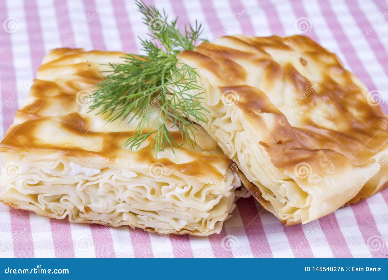 Carnes E Queijos De Pasta Recheada, De Queijo, Borek, Serviam-nos ...