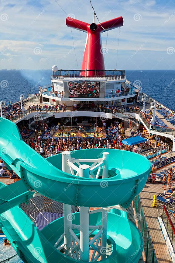 Carnival Freedom Passengers Editorial Image - Image of cruise, pool ...
