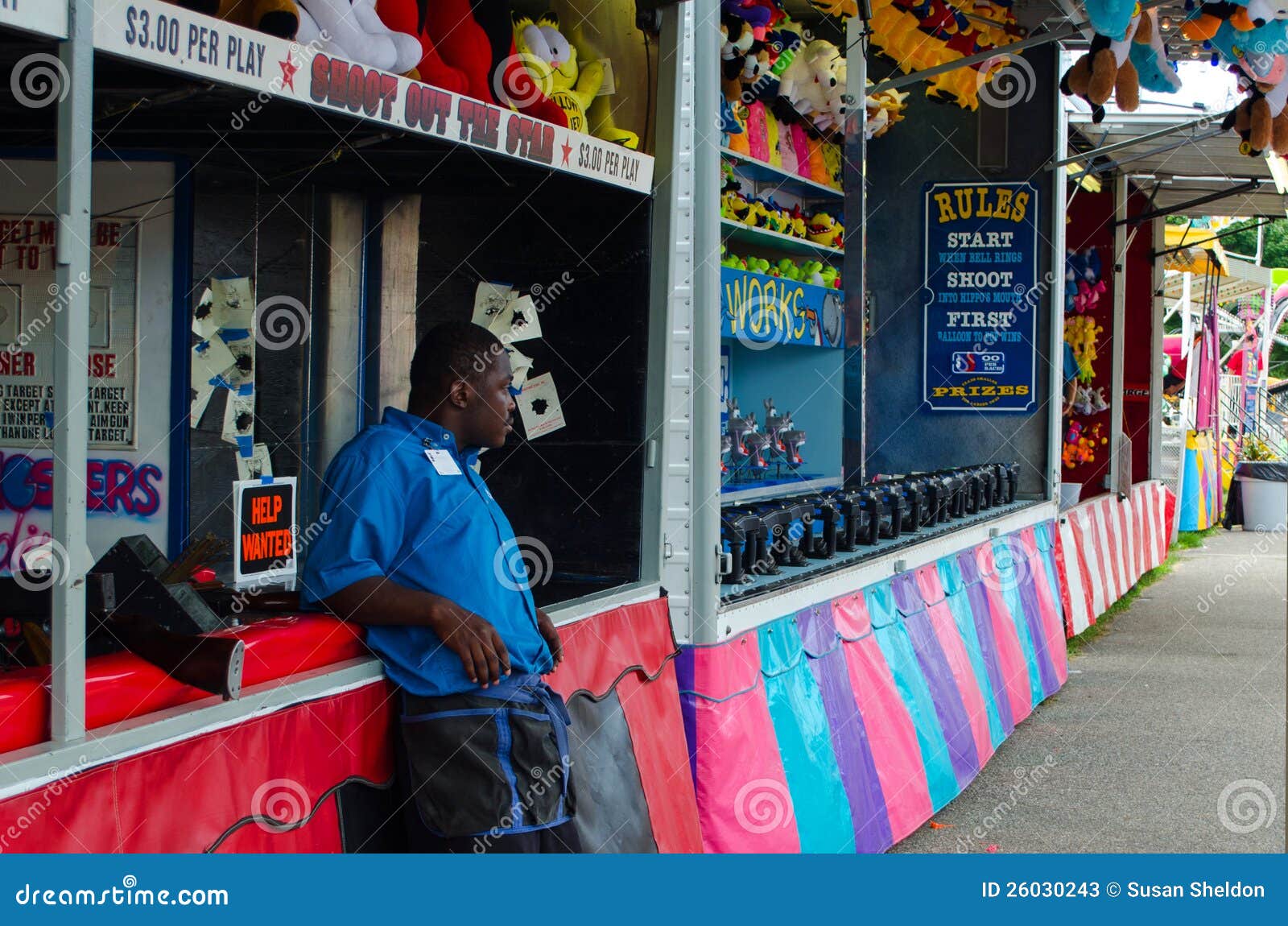 Carnival midway worker editorial stock photo. Image of shooting - 26030243