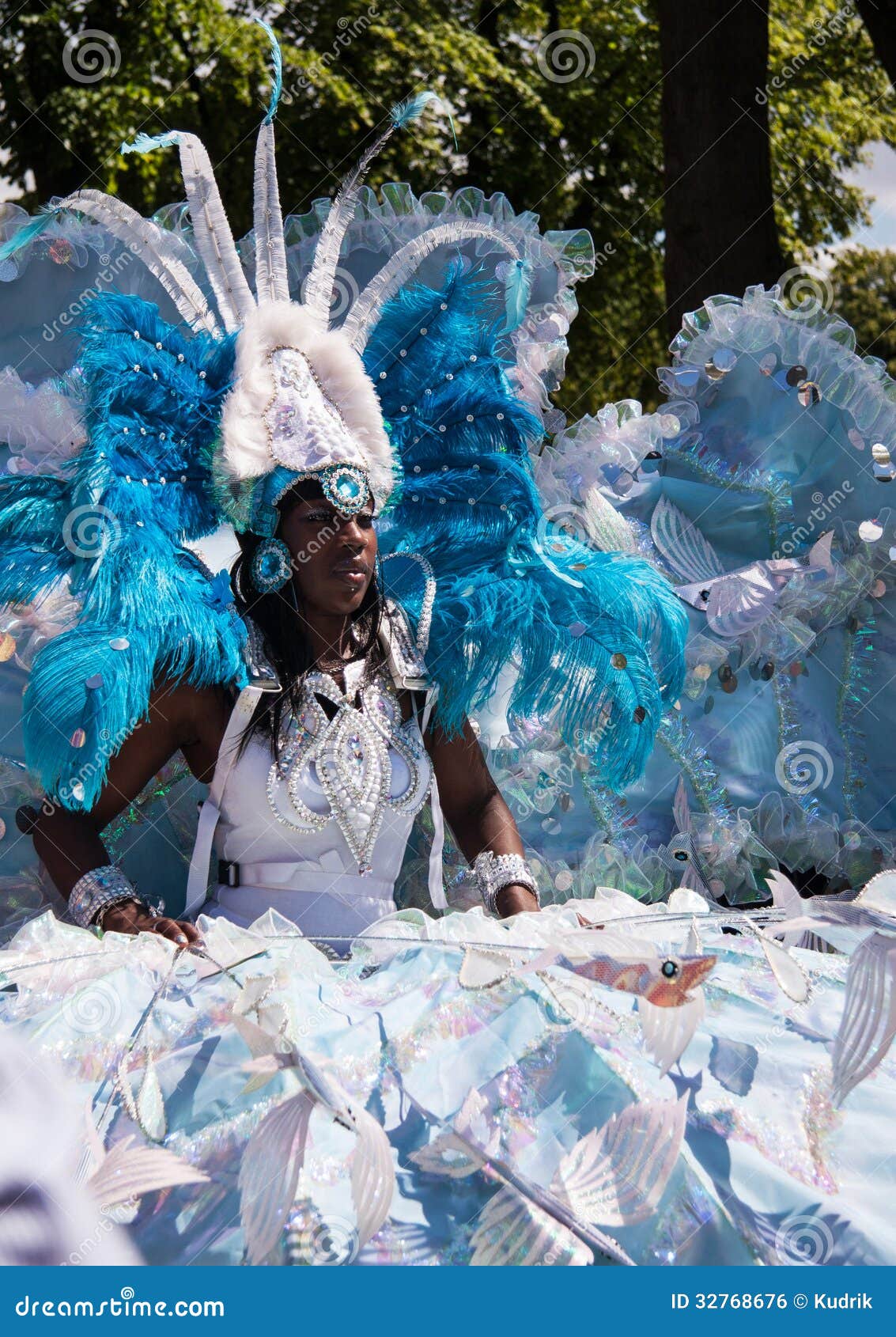 Carnival queen editorial photo. Image of dancing, clothing - 32768676