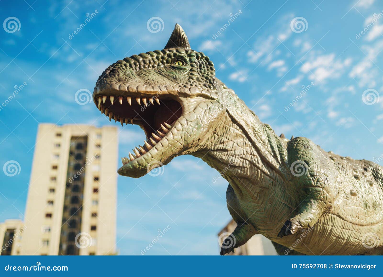 Carnotaurus a Novi Sad Dino Park Fotografia Stock Editoriale - Immagine ...