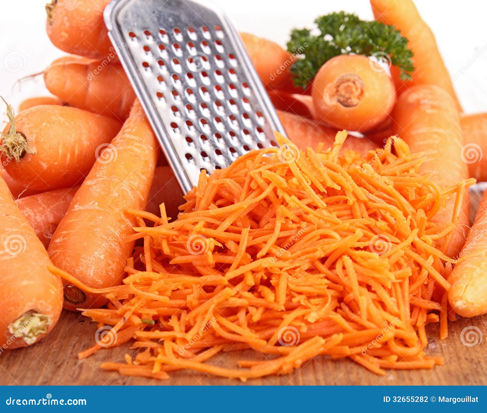 Carotte râpée photo stock. Image du cuisinier, végétarien - 32655282