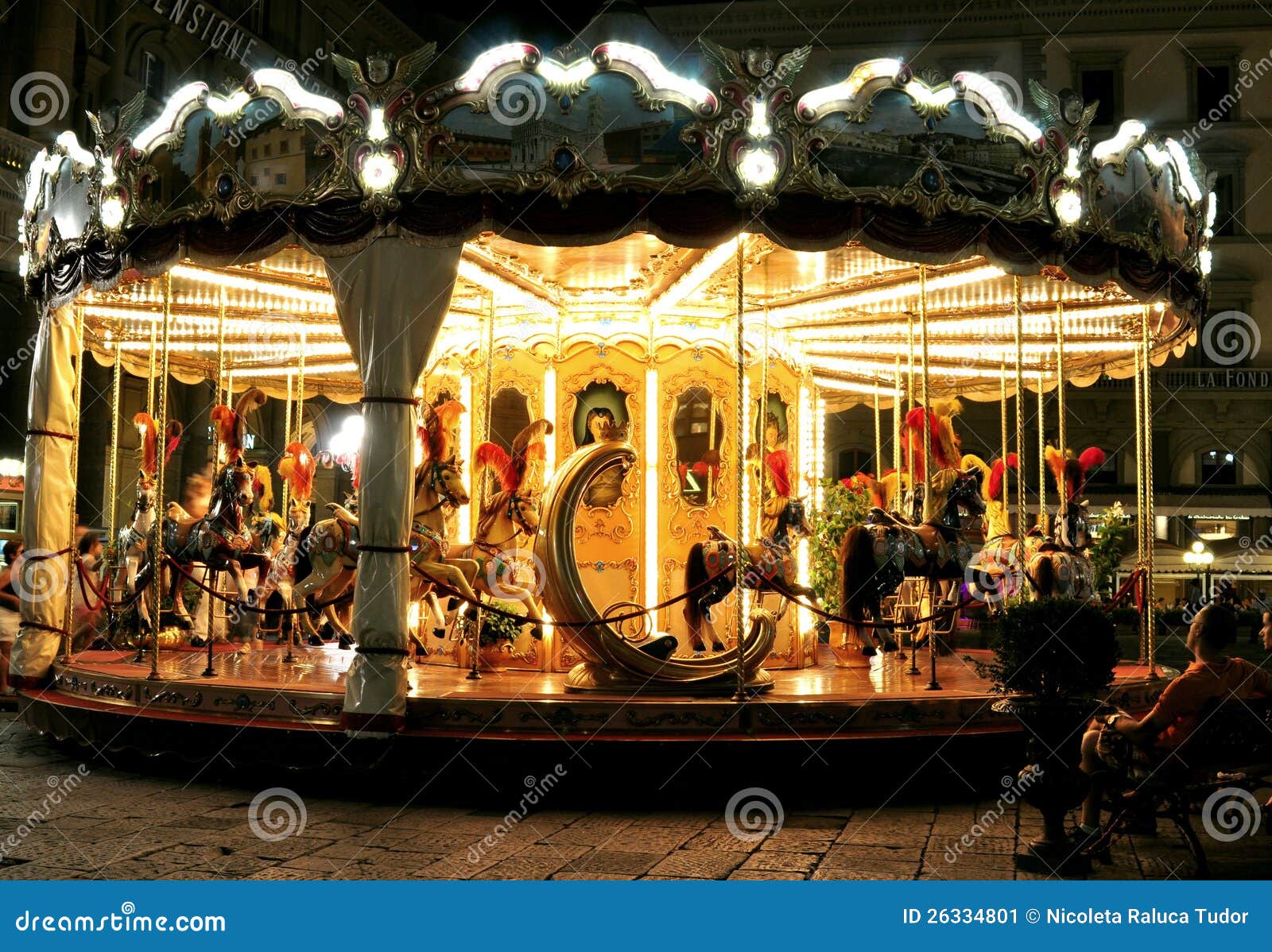 Arc Du Carousel Editorial Photo | CartoonDealer.com #124872753