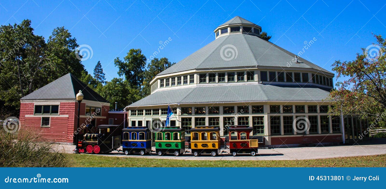 The Carousel, Roger Williams Park Editorial Photo - Image of leaves ...