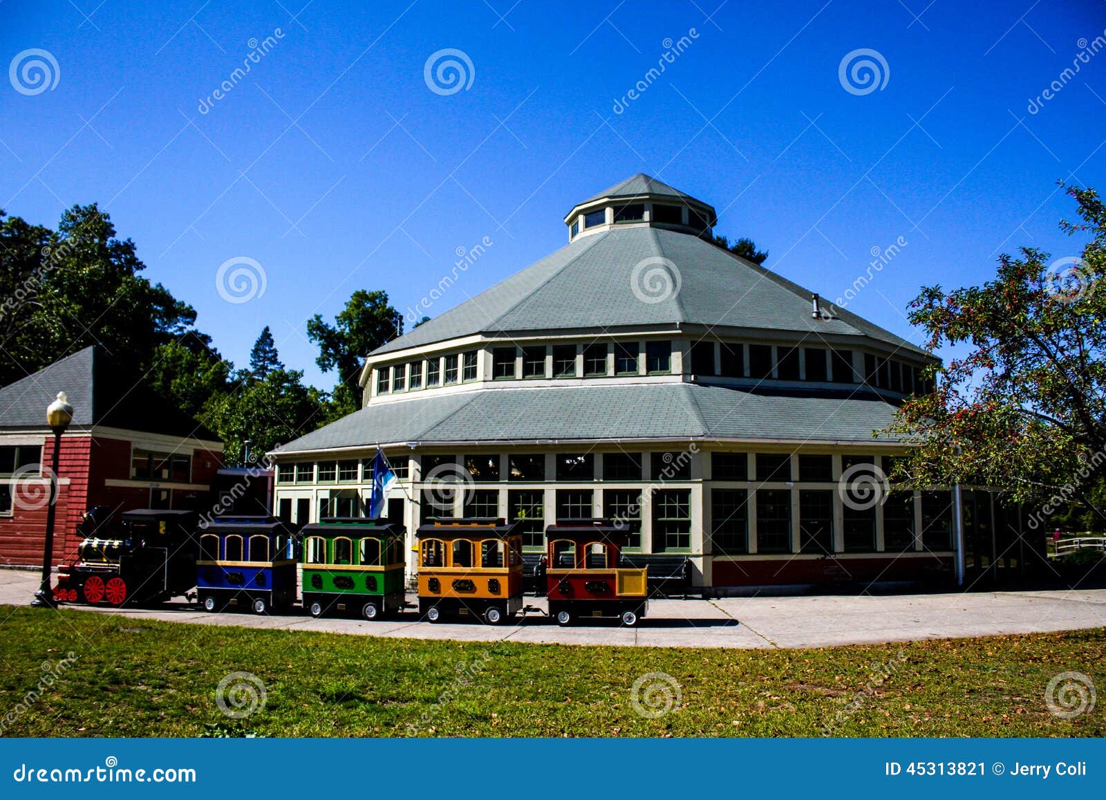 The Carousel, Roger Williams Park Editorial Photo - Image of bridge ...