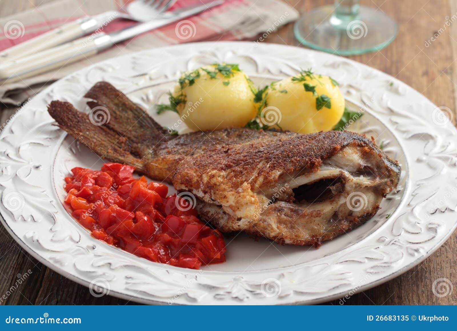 Carpa asada imagen de archivo. Imagen de verde, pimienta - 26683135