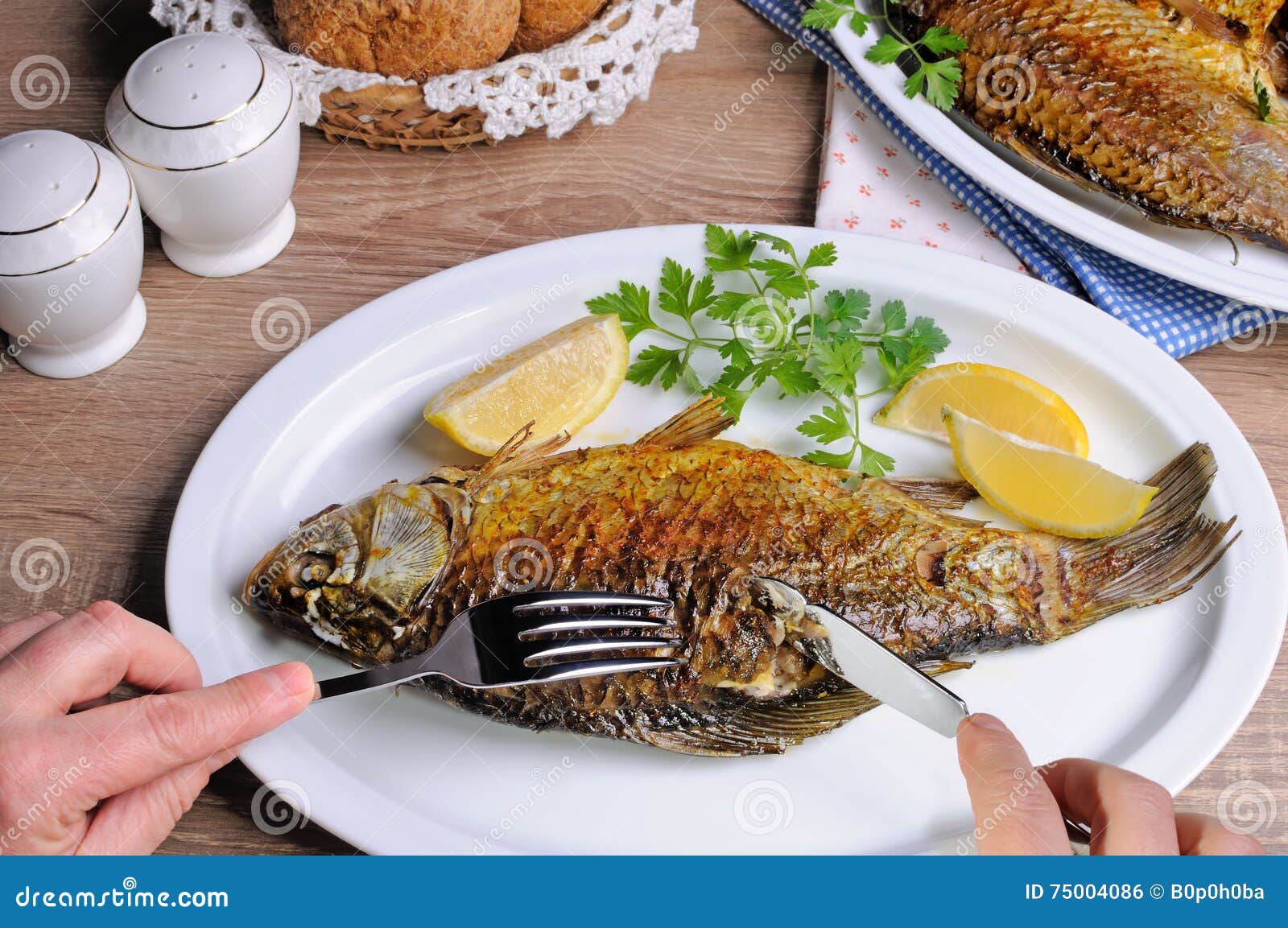 Carpa frita foto de archivo. Imagen de cara, alumerzo - 75004086