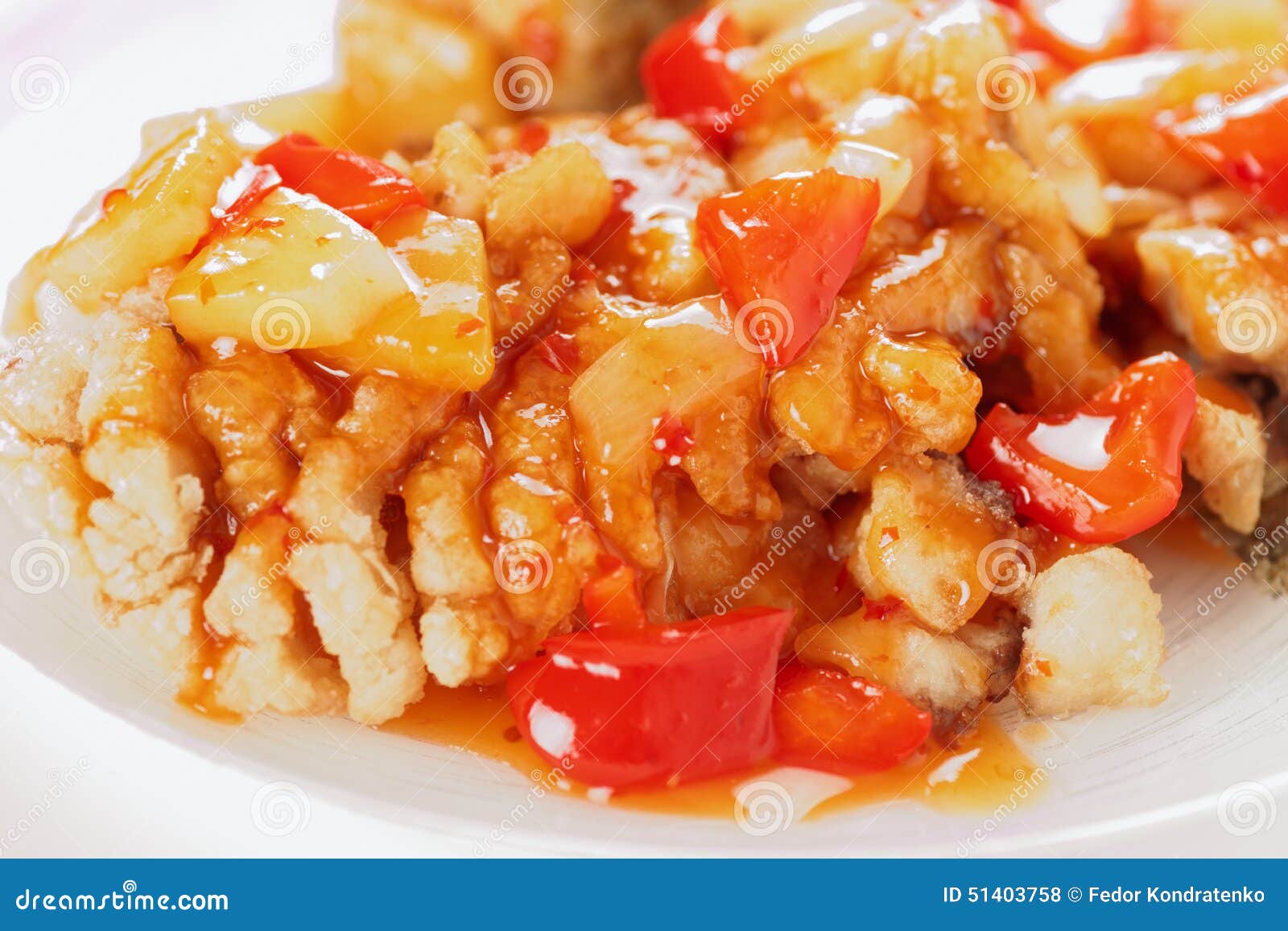 Carpa Frita En La Salsa Dulce-amarga, Primer Foto de archivo - Imagen ...