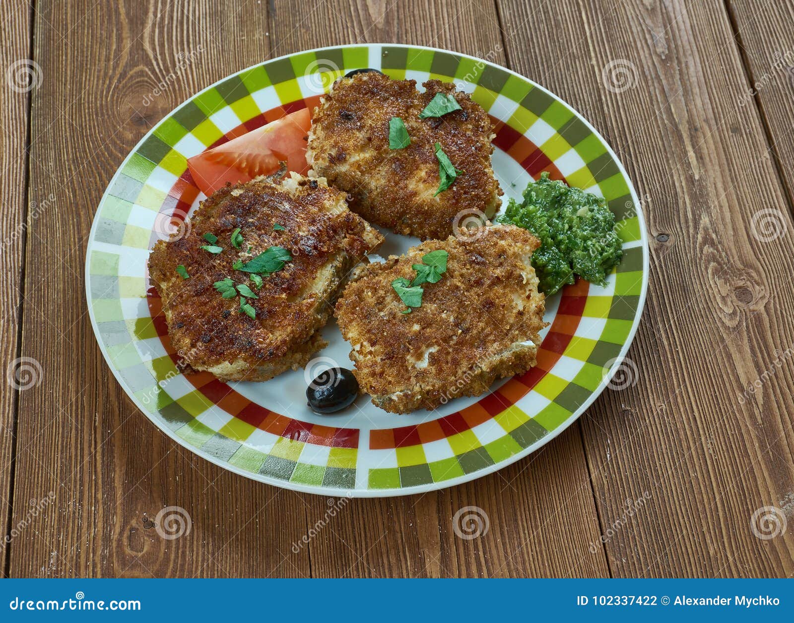 Carpa frita en rumano foto de archivo. Imagen de cristal - 102337422