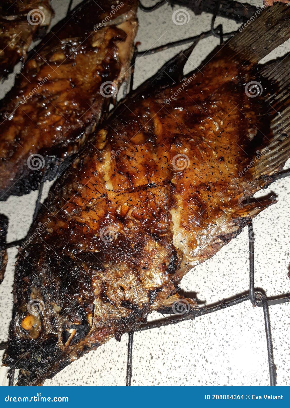 Carpa a La Parrilla Deliciosa Comida Indonesia Foto de archivo - Imagen ...