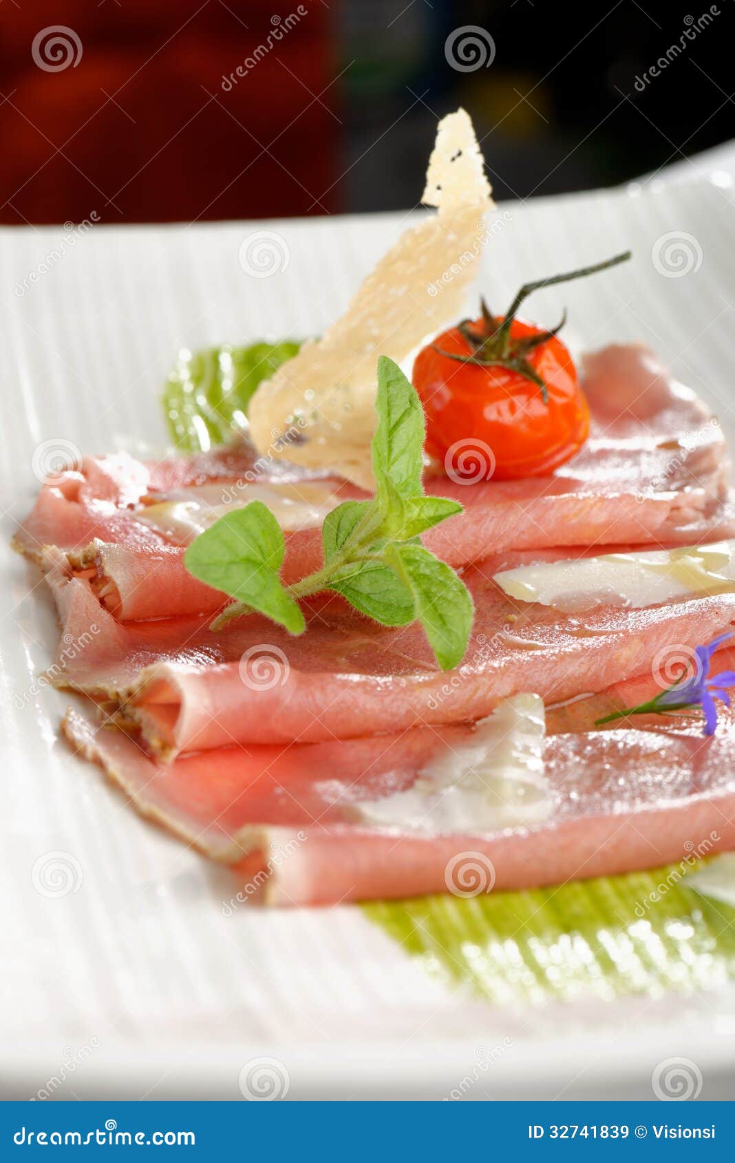 Carpaccio van verse tonijn stock afbeelding. Image of voedsel - 32741839