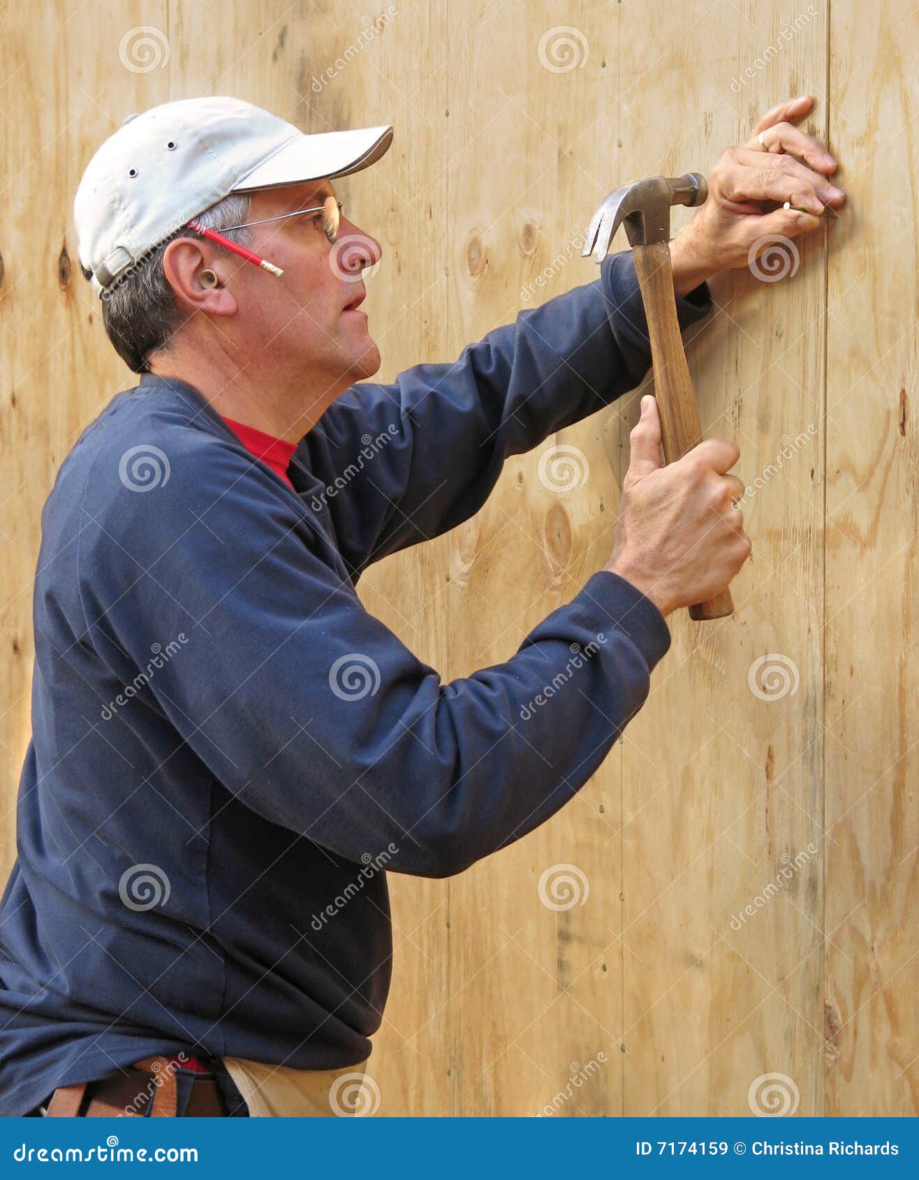 Carpenter nailing plywood stock image. Image of wood, outdoors - 7174159