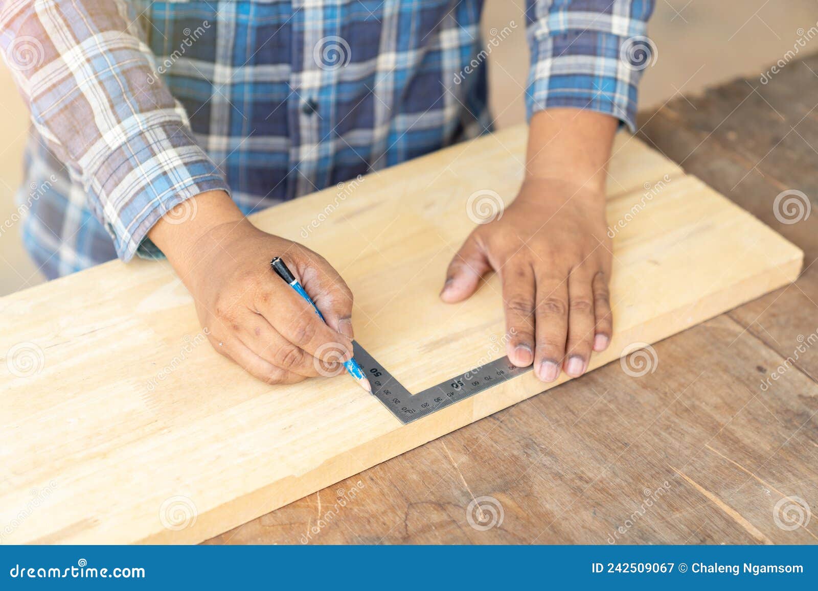 The Carpenter Use Solid Square To Measure Wood Sheet Stock Image ...