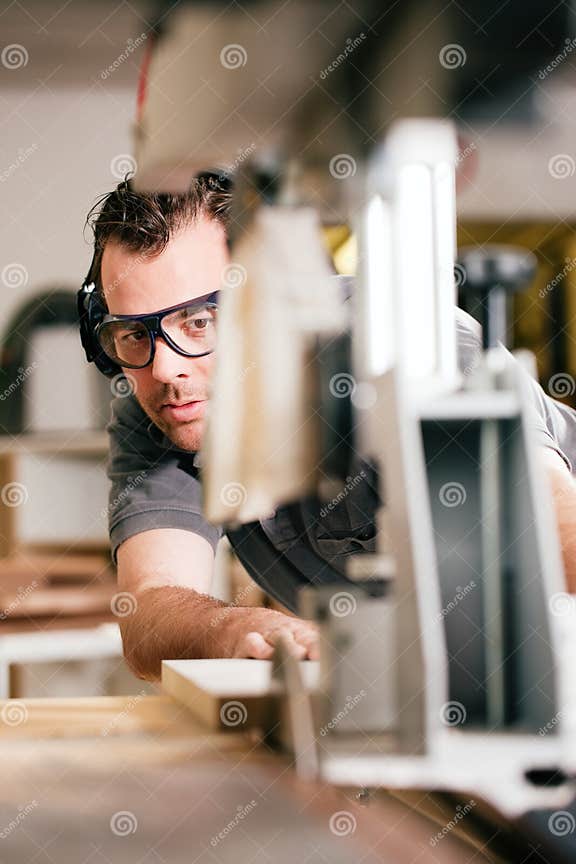 Carpenter Using Electric Saw Stock Image - Image of wood, work: 14624927