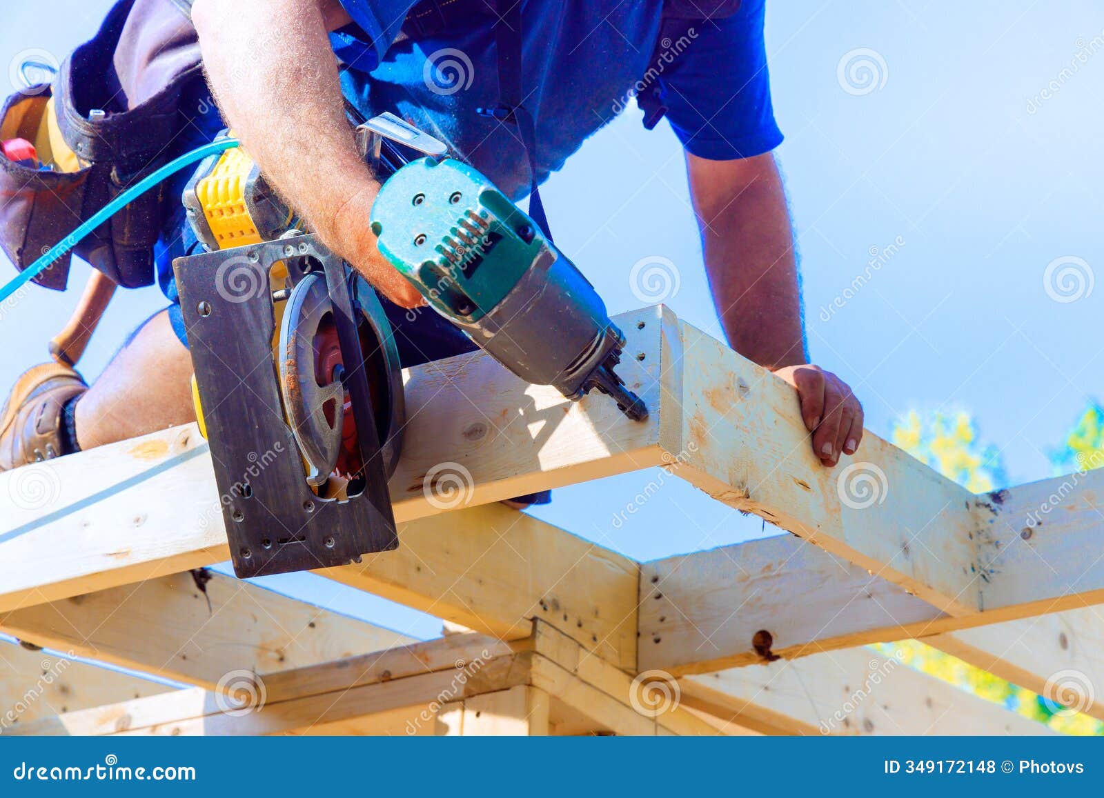Construct Wooden Roof Beams Using Trusses Frames, Rafters, A Joists ...