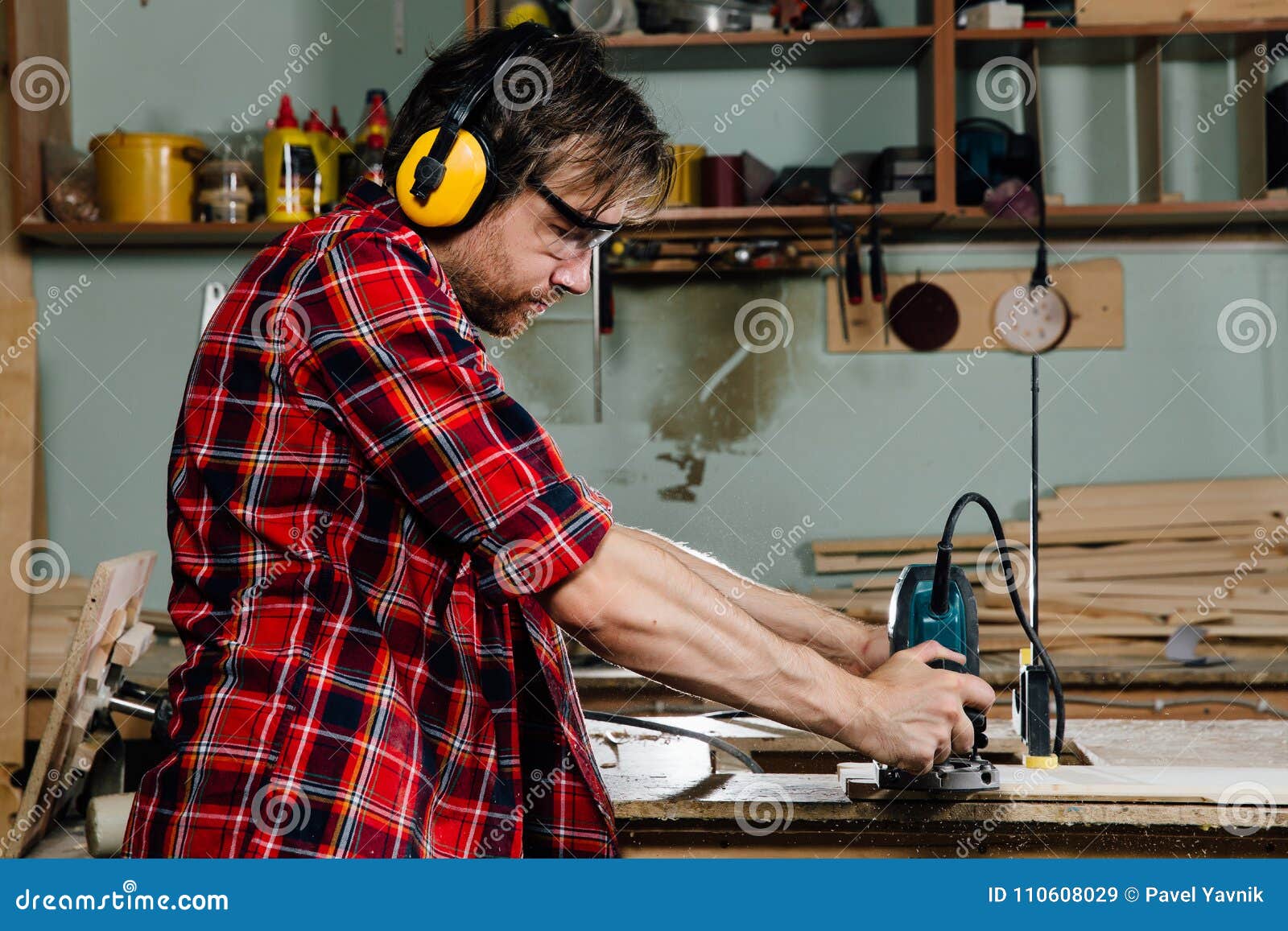 Carpenter Working of Manual Hand Milling Machine in the Carpentry ...