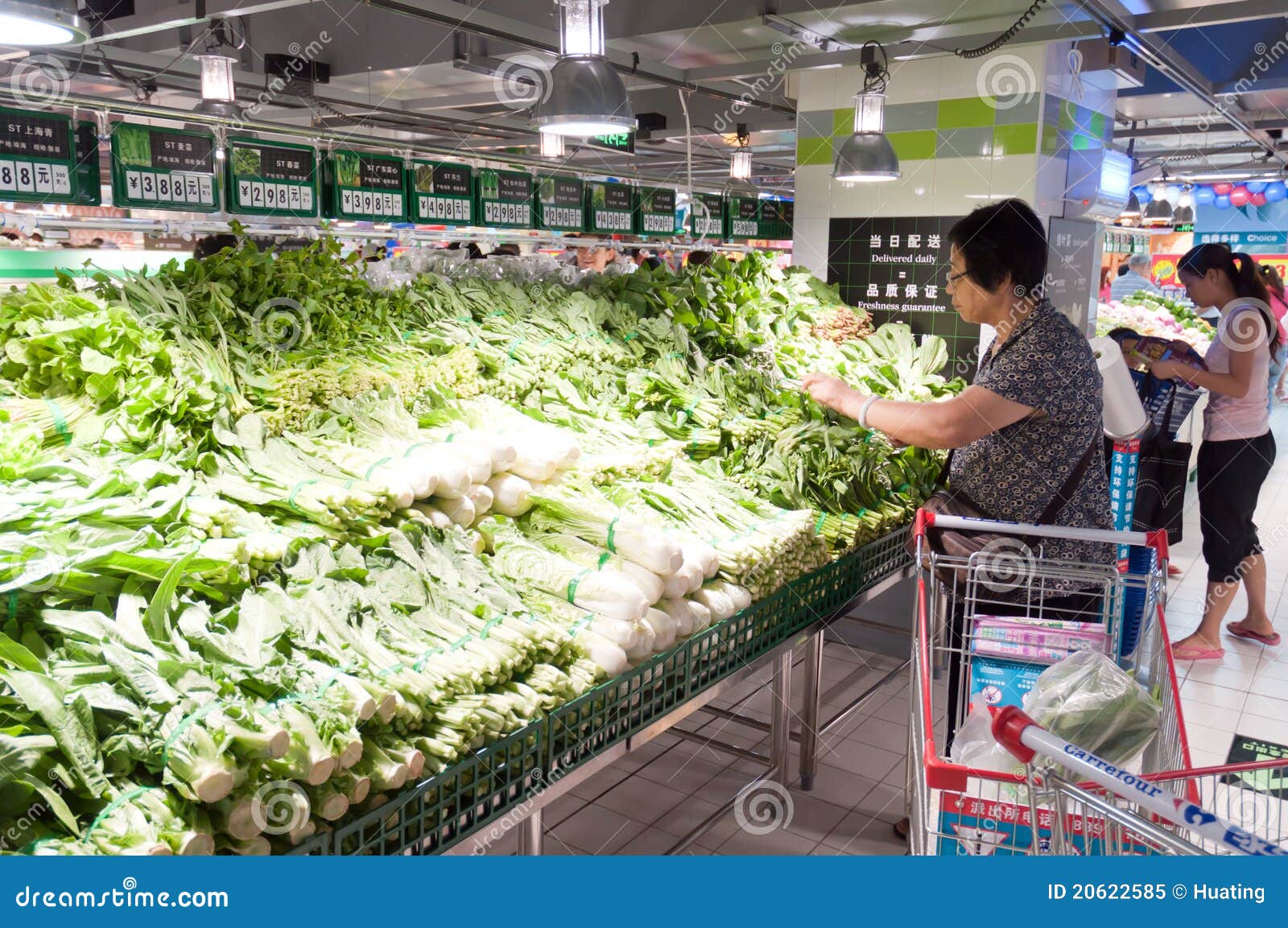 Carrefour in China editorial image. Image of smile, fruit - 20622585