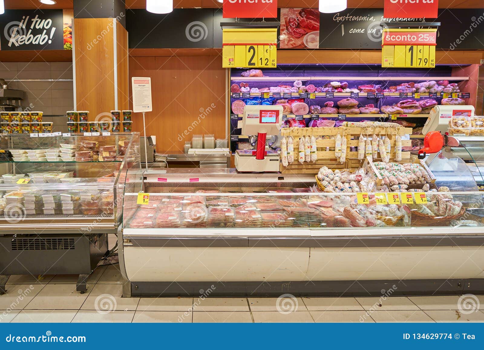Carrefour editorial stock image. Image of store, convenience - 134629774