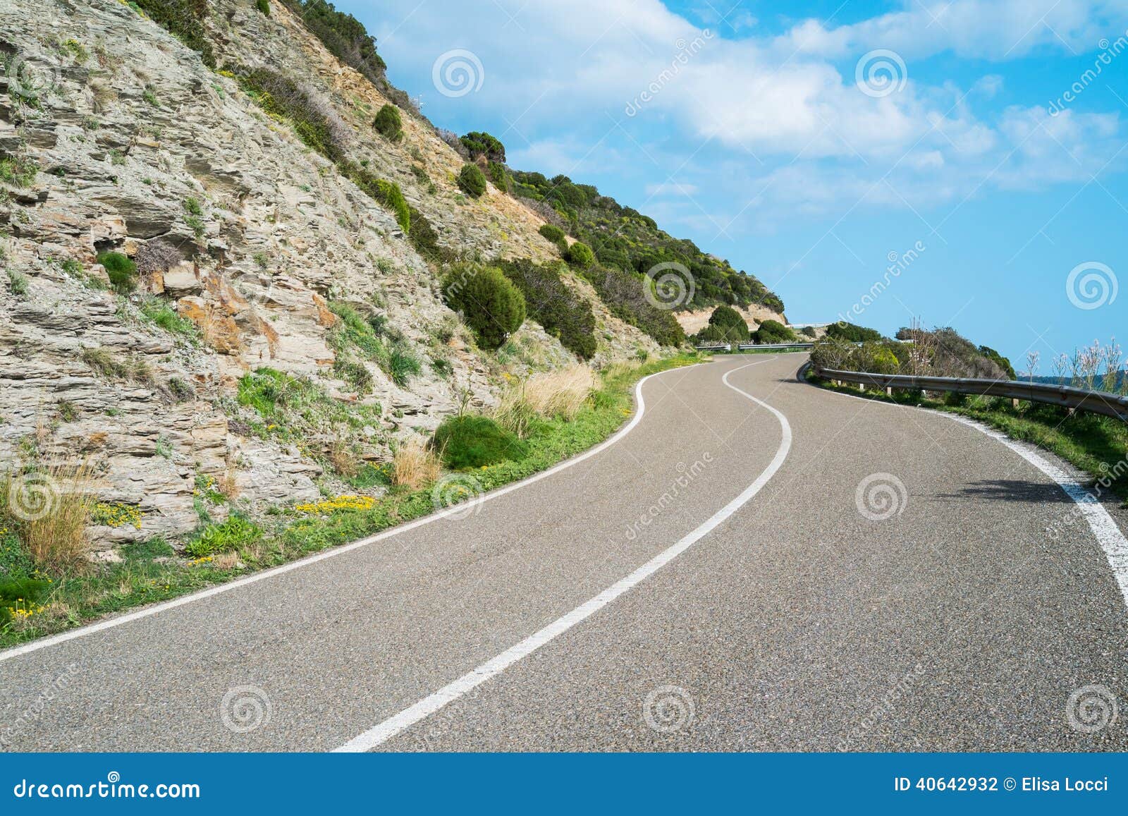 Carretera con curvas foto de archivo. Imagen de pista - 40642932