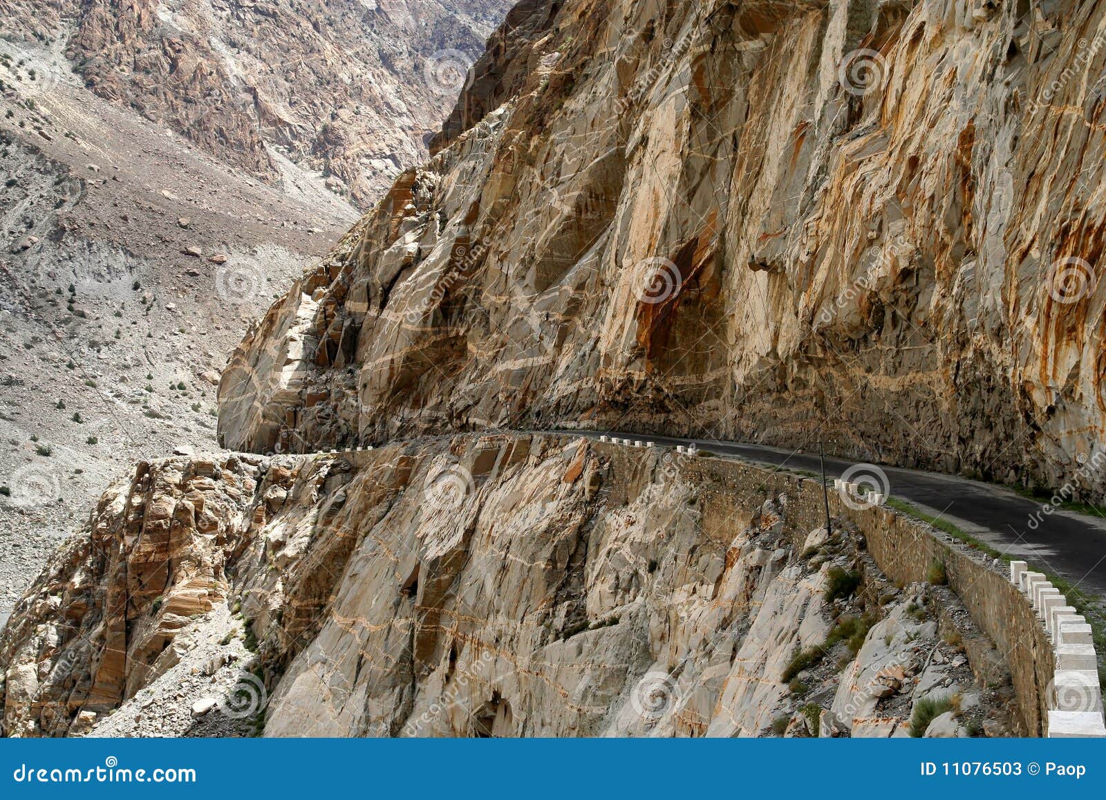 Carretera de Karakorum imagen de archivo. Imagen de asia - 11076503