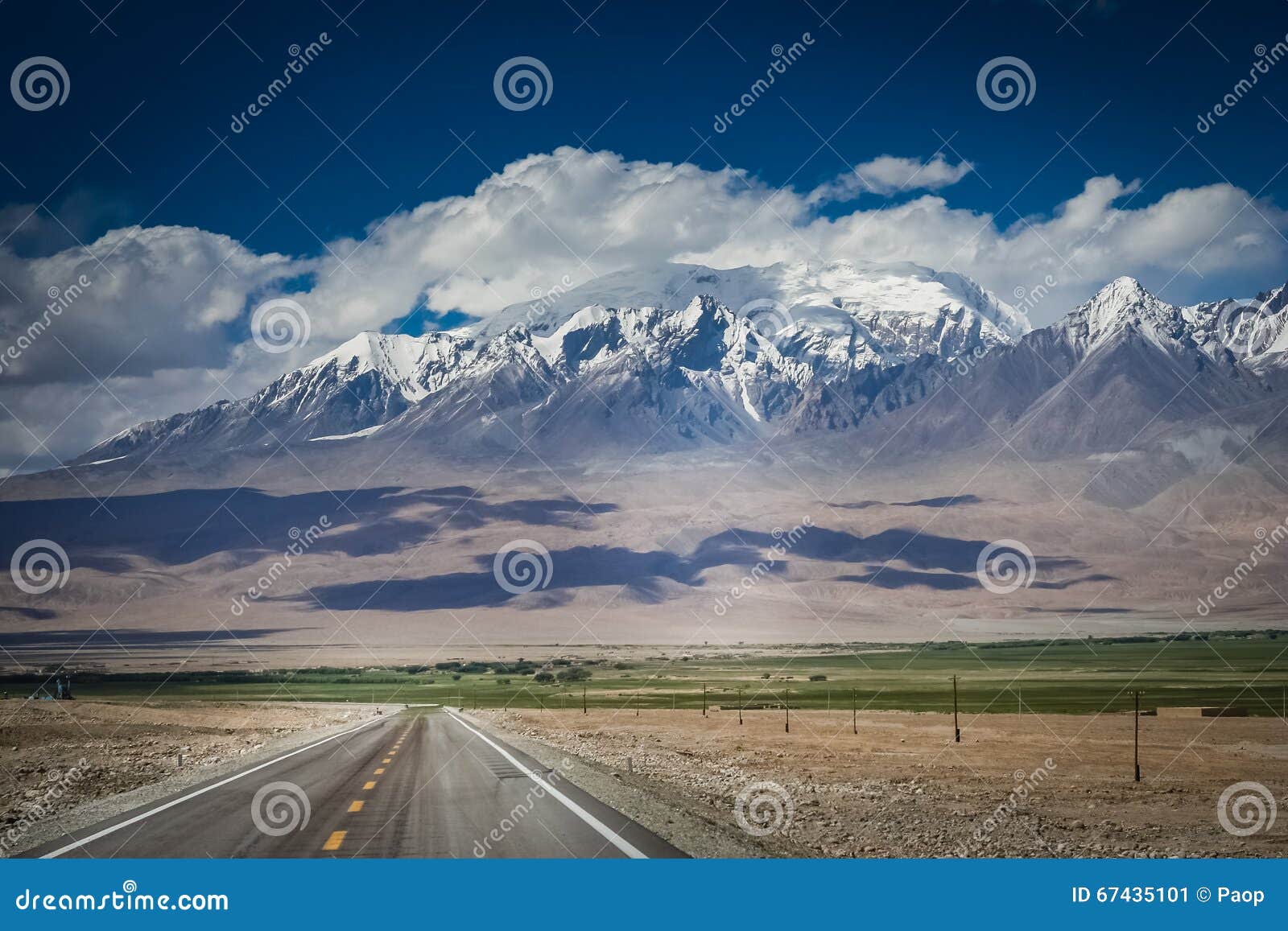 Carretera de Karakorum imagen de archivo. Imagen de asia - 67435101