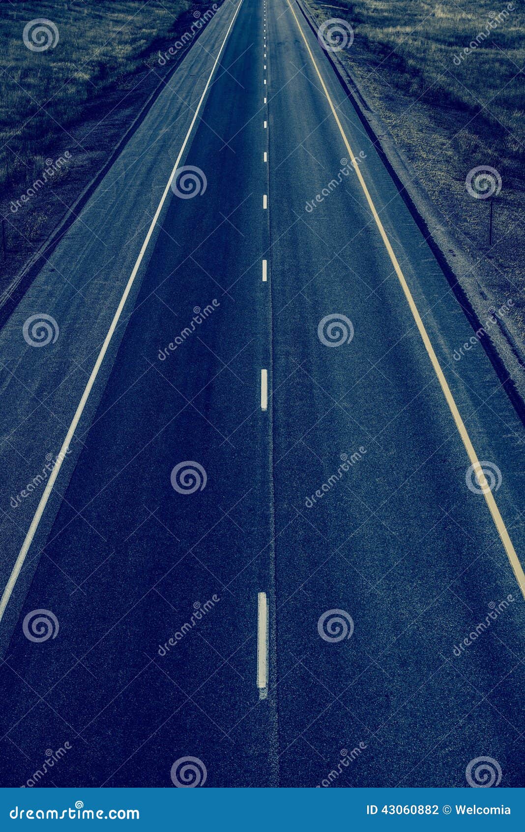 Carretera recta foto de archivo. Imagen de conducir, carriles - 43060882