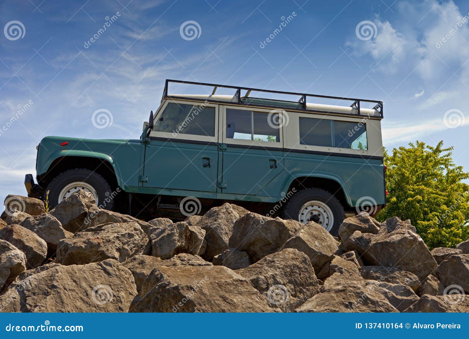 Carrinha Do Condado Do Jipe De Land Rover Foto de Stock - Imagem de ...