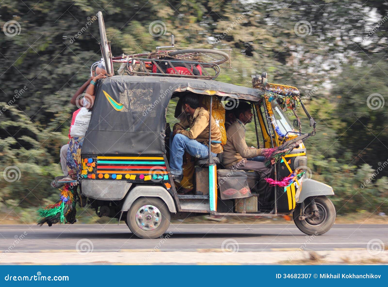 Carrito Auto En El Camino Indio Fotografía editorial - Imagen de ...