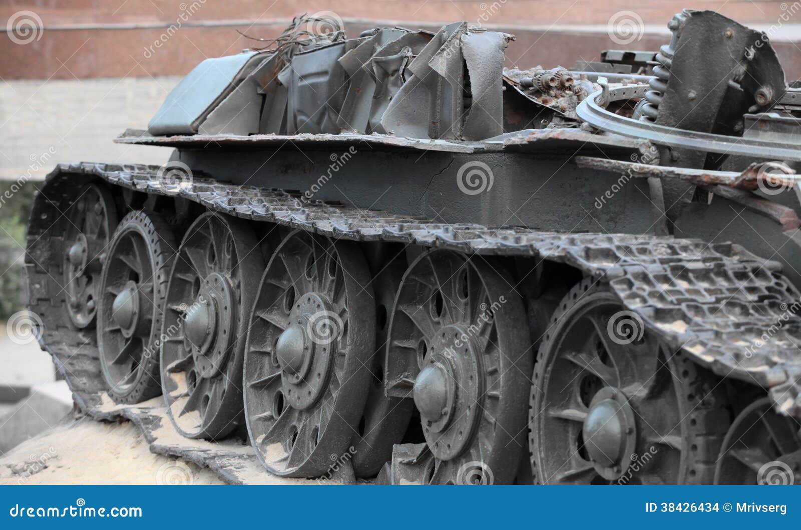 Carro armato distrutto fotografia stock. Immagine di munito - 38426434