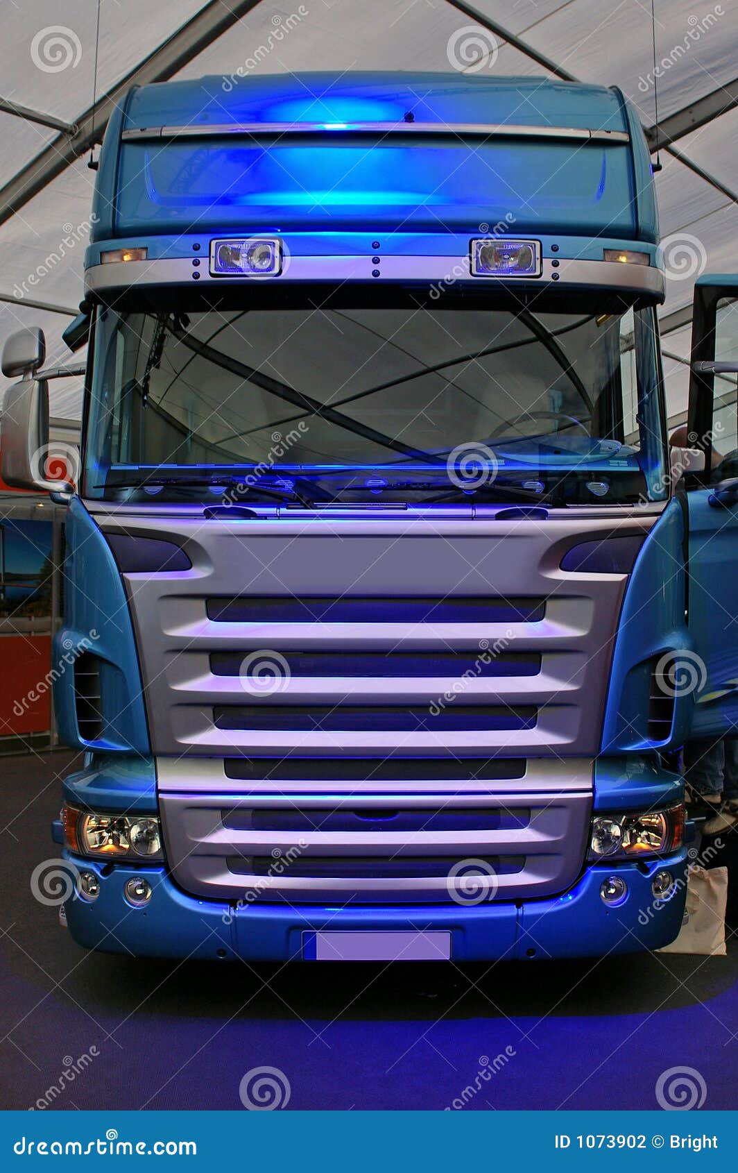 Carro azul foto de archivo. Imagen de poderoso, tapa, alto - 1073902