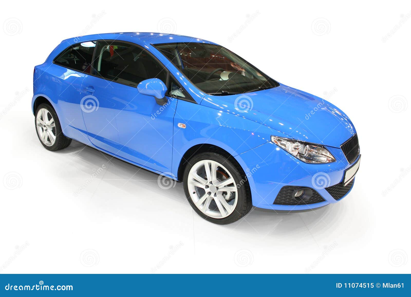 Carro azul novo imagem de stock. Imagem de transporte - 11074515