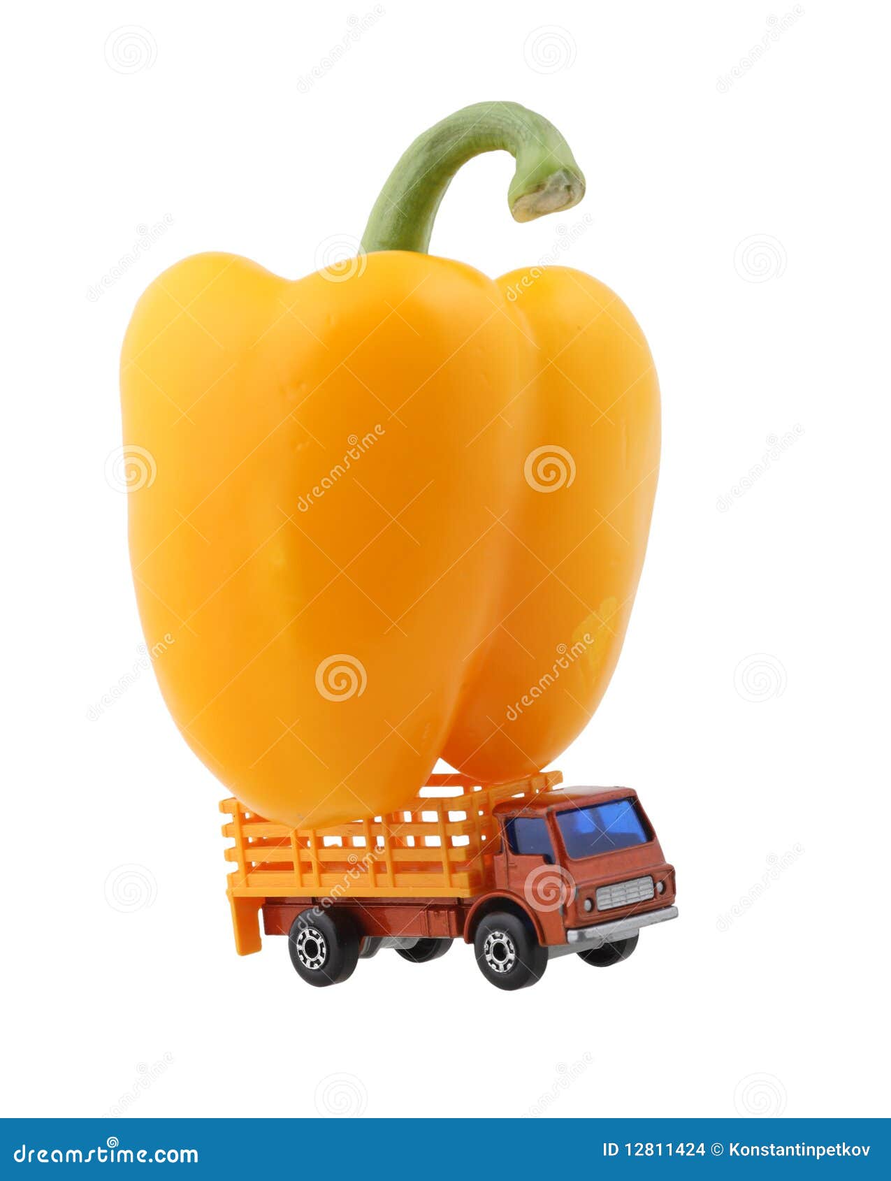 Carro cargado foto de archivo. Imagen de pimiento, abundancia - 12811424