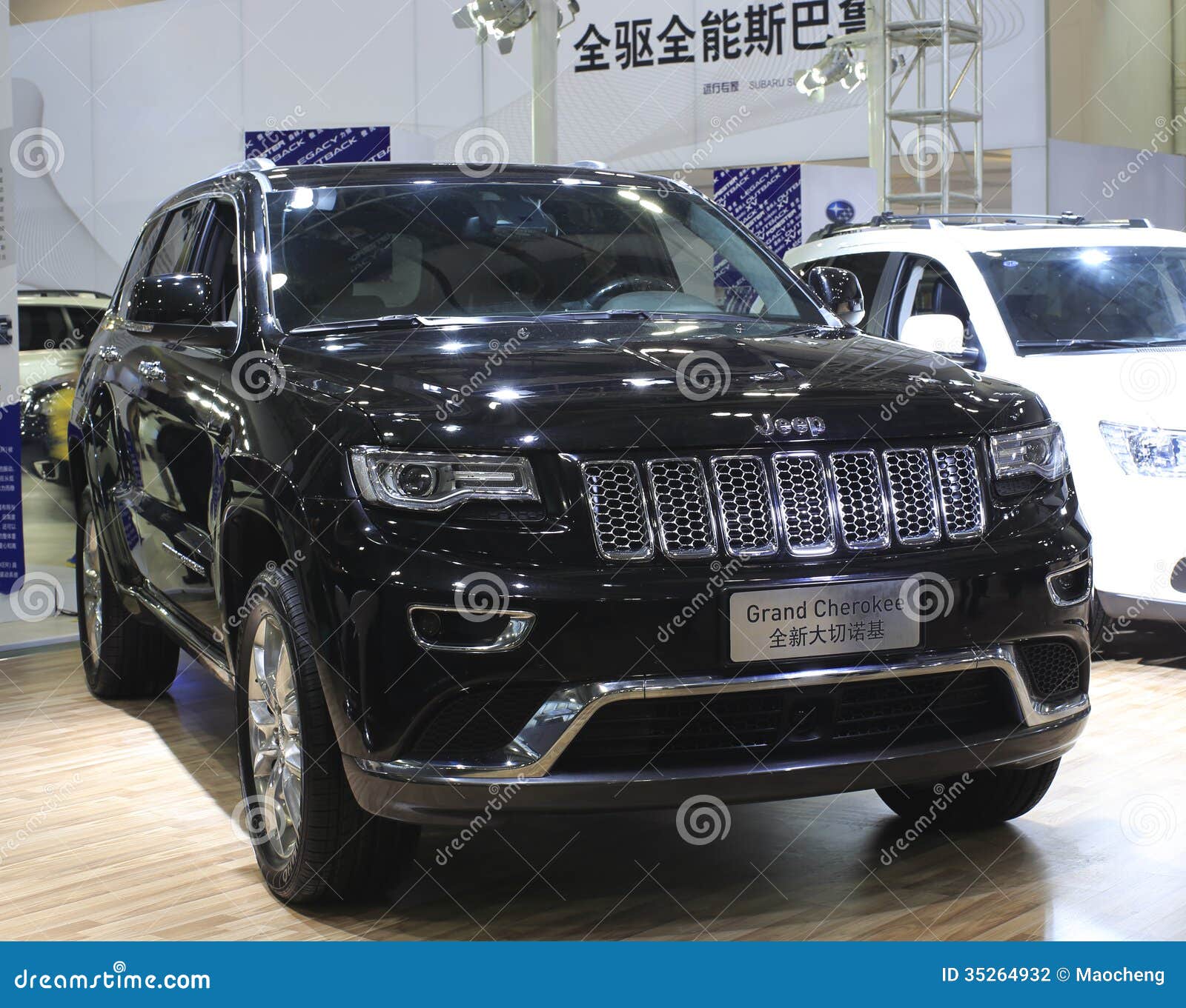 Carro Cherokee Grande Do Jipe Fotografia Editorial - Imagem de grande ...