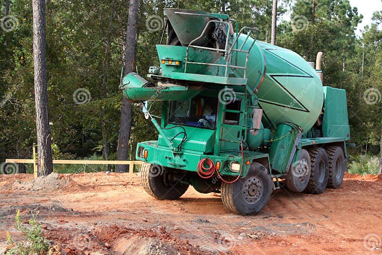 Carro concreto imagen de archivo. Imagen de vivienda, nivel - 3416569