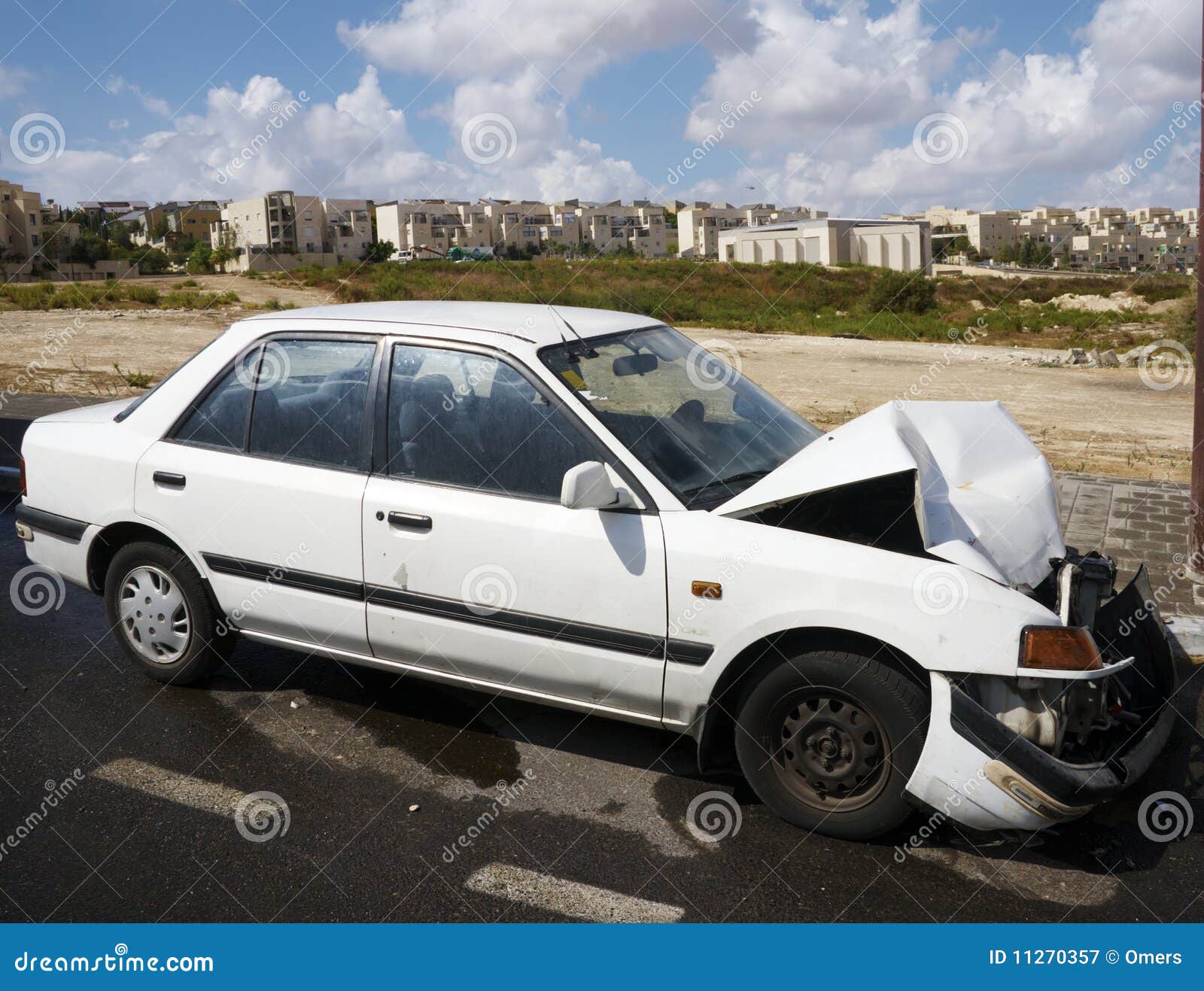 Carro danificado imagem de stock. Imagem de esmagamento - 11270357