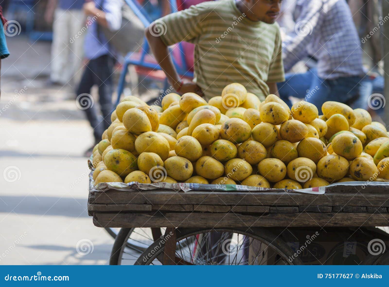 Carro das manga fotografia editorial. Imagem de exterior - 75177627