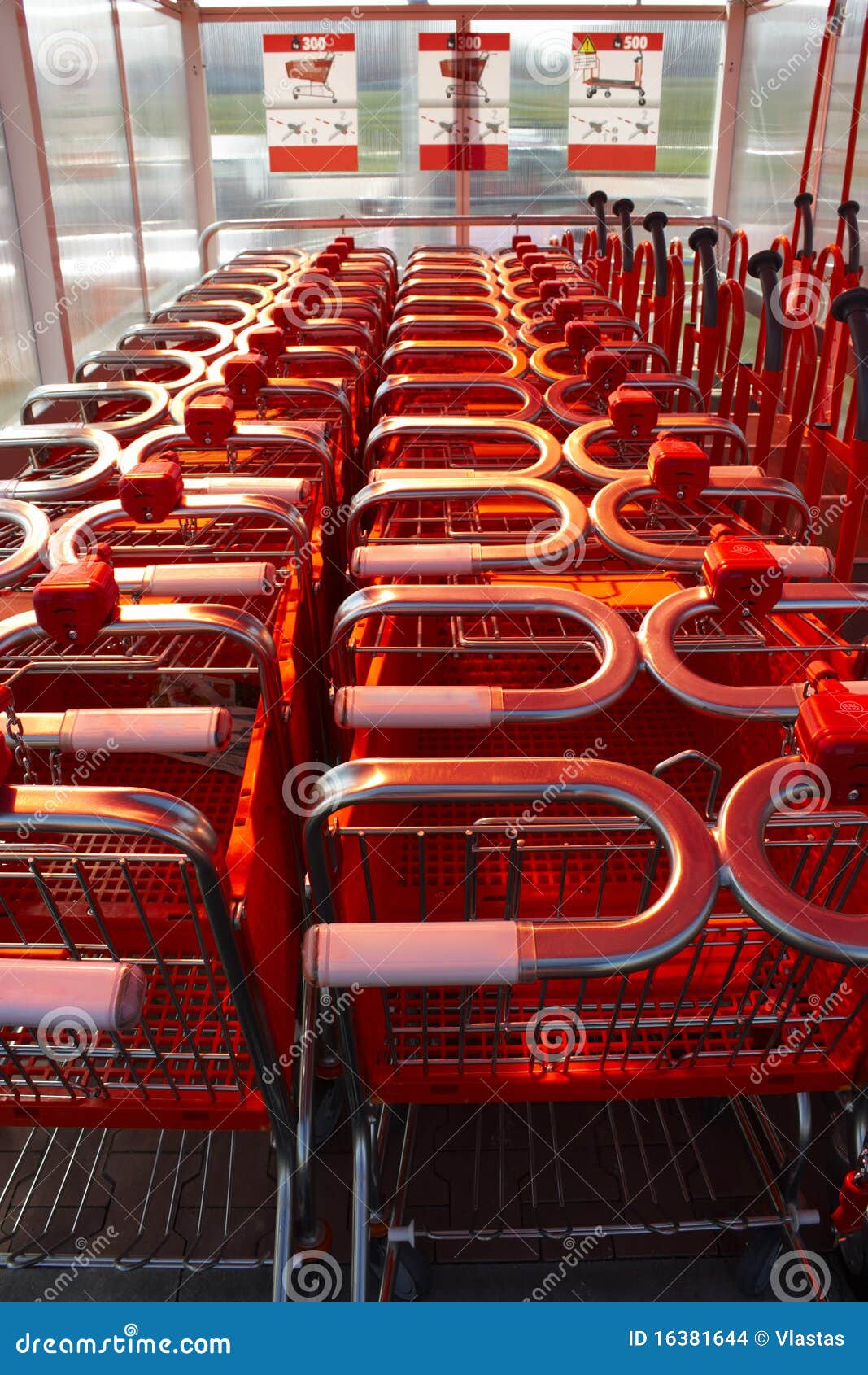 Carro de compras foto de archivo. Imagen de objeto, comercio - 16381644