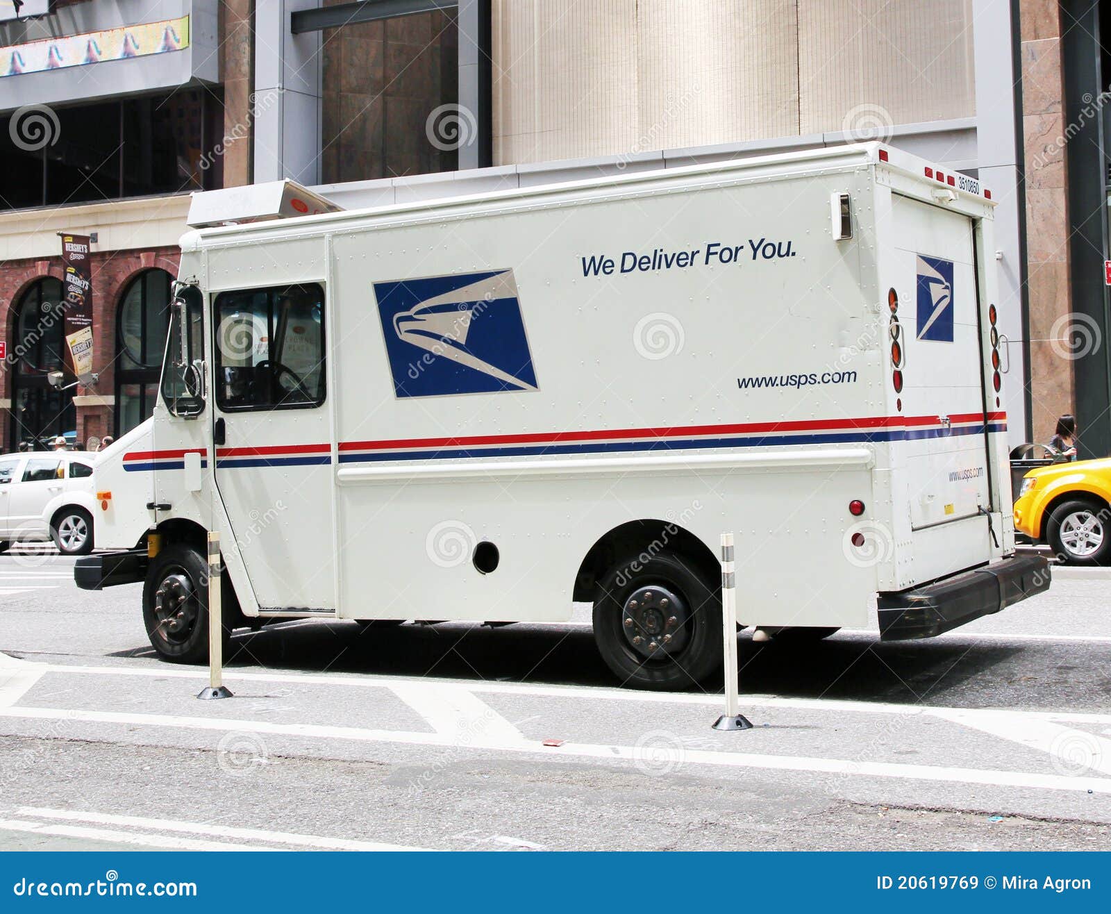 Carro de correo. imagen de archivo editorial. Imagen de buzones - 20619769