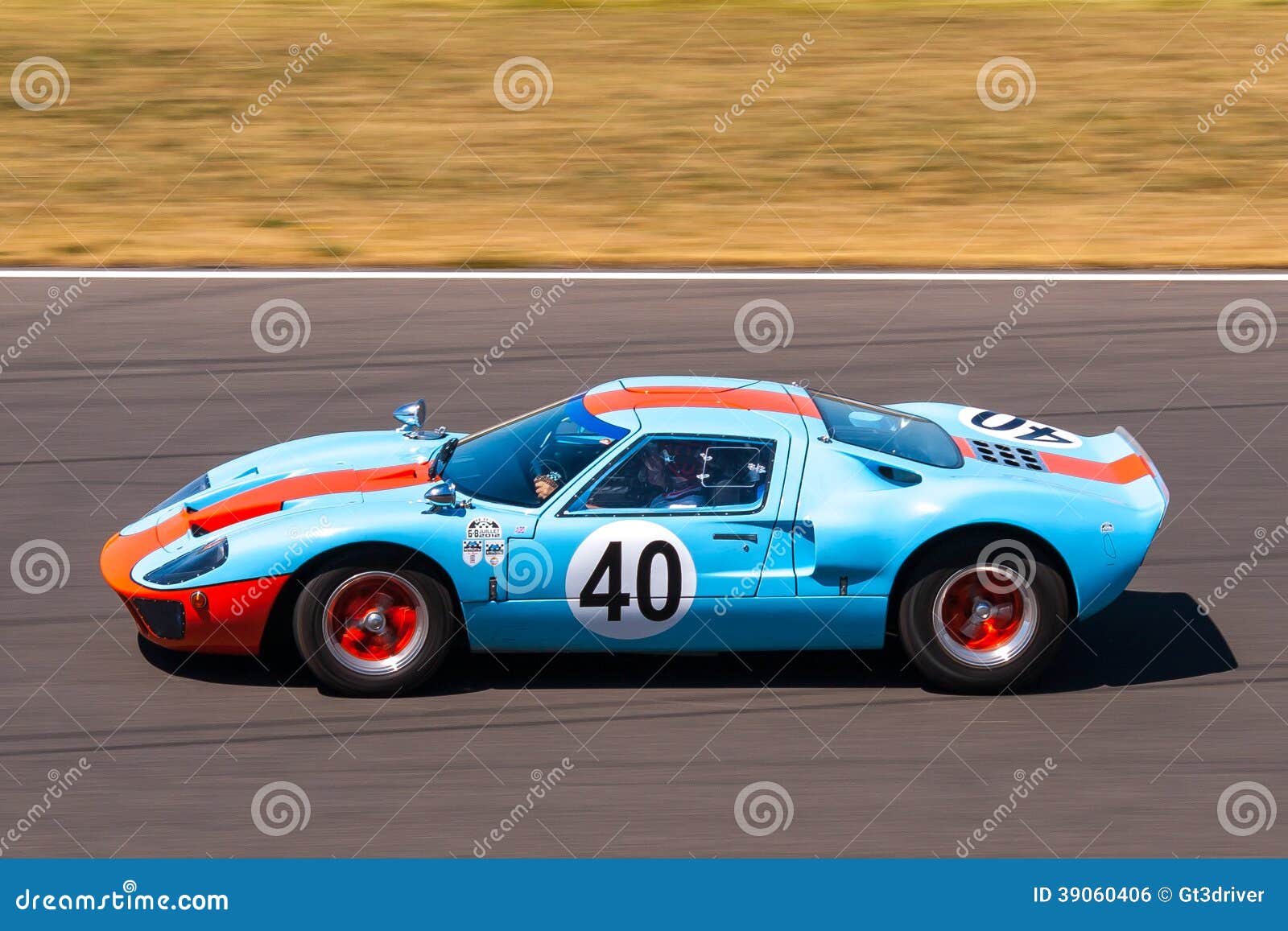 Carro De Corridas Clássico De Ford GT40 Foto Editorial - Imagem de ...