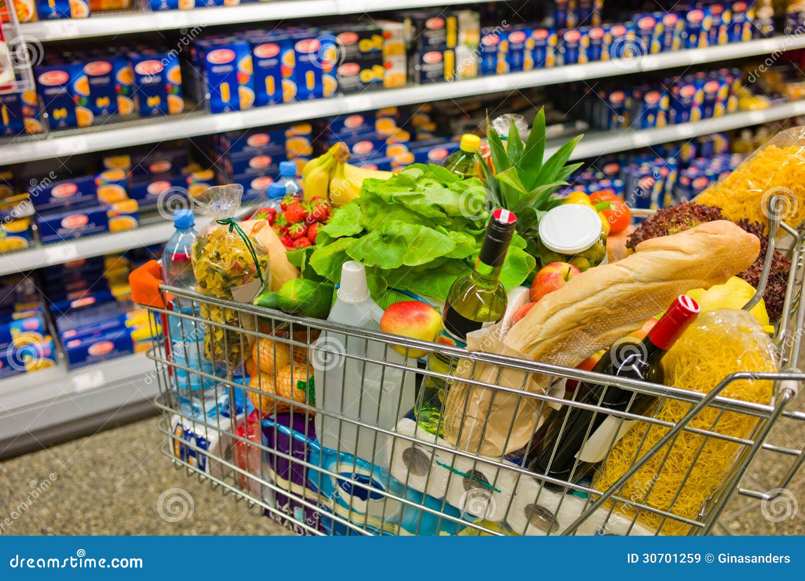 Carro De La Compra En Un Supermercado Imagen de archivo - Imagen de ... Carro De La Compra En Un Supermercado Imagen de archivo - Imagen de ...
