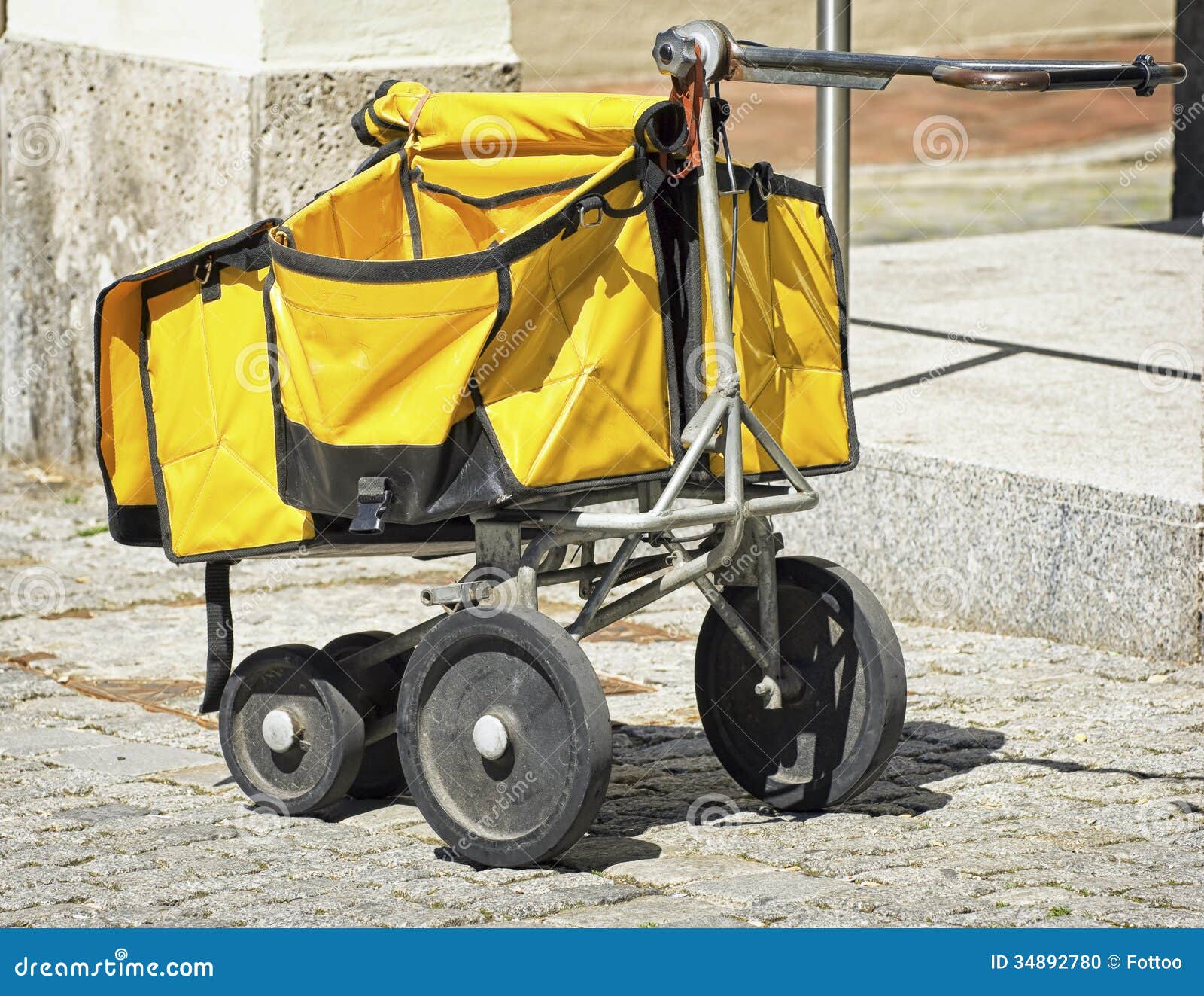 Carro de la letra foto de archivo. Imagen de imagen, carro - 34892780