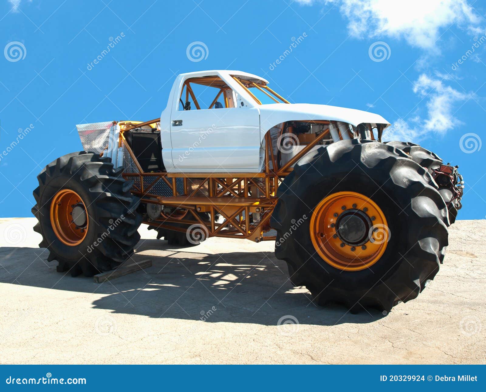 Carro de monstruo foto de archivo. Imagen de automotor - 20329924