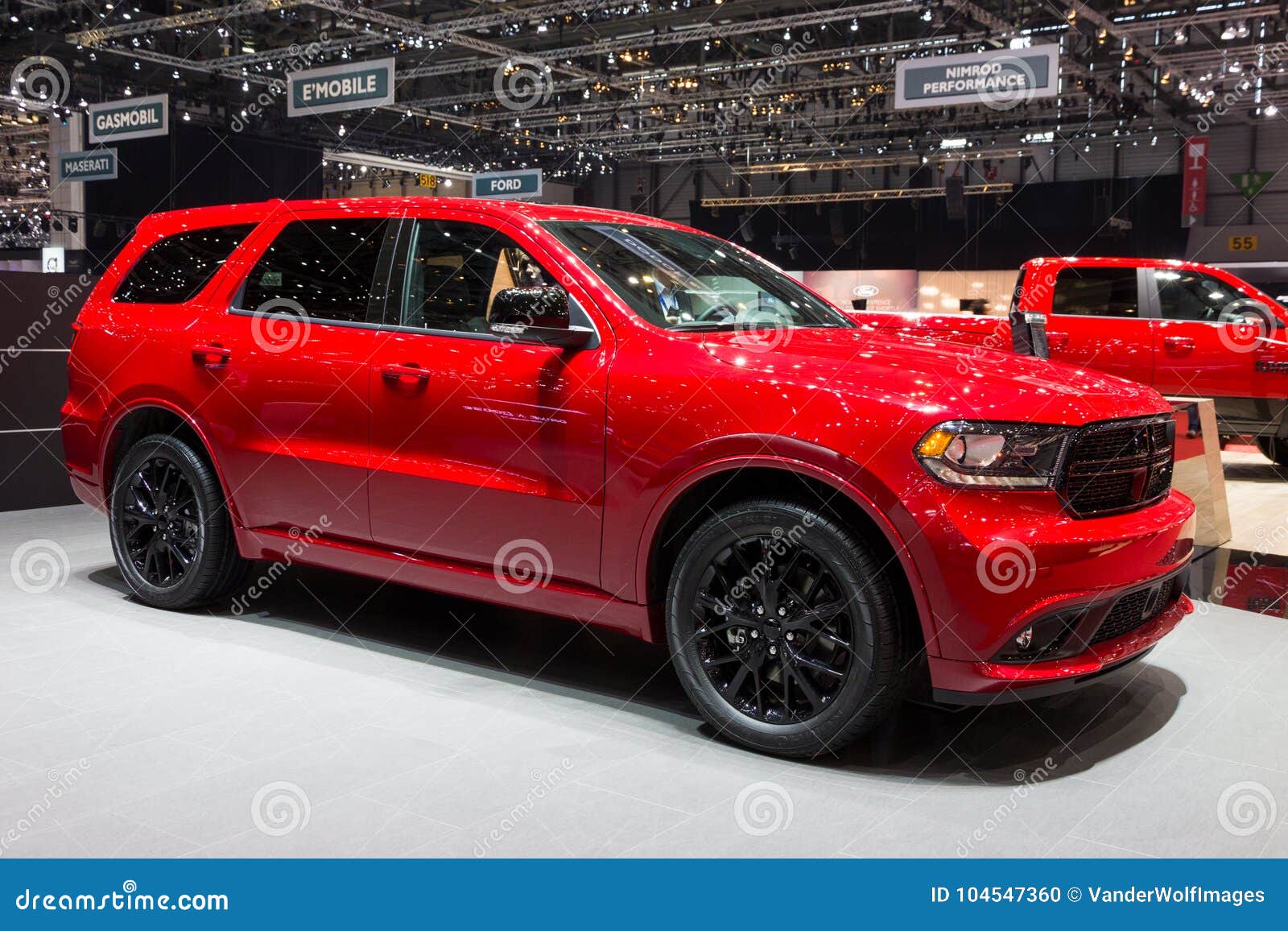 2017 Carro De SUV Do Blacktop De Dodge Durango R/T Imagem Editorial ...