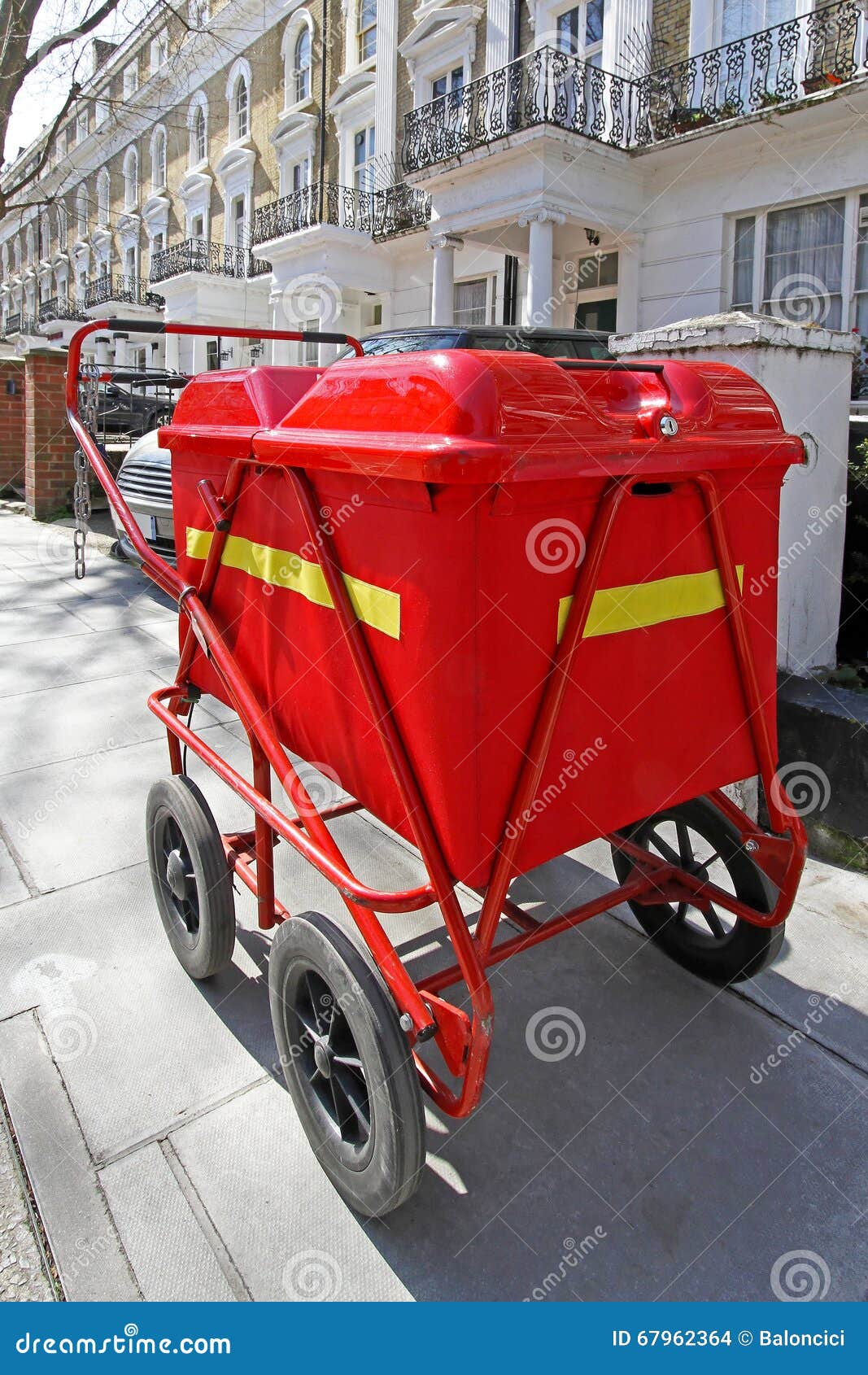 Carro del cartero foto de archivo. Imagen de ciudad, exterior - 67962364